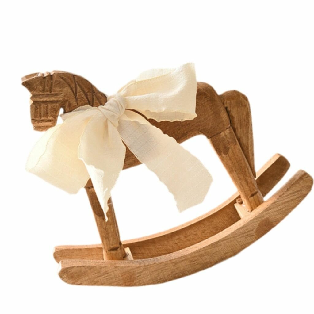 Деревянная лошадка-качалка