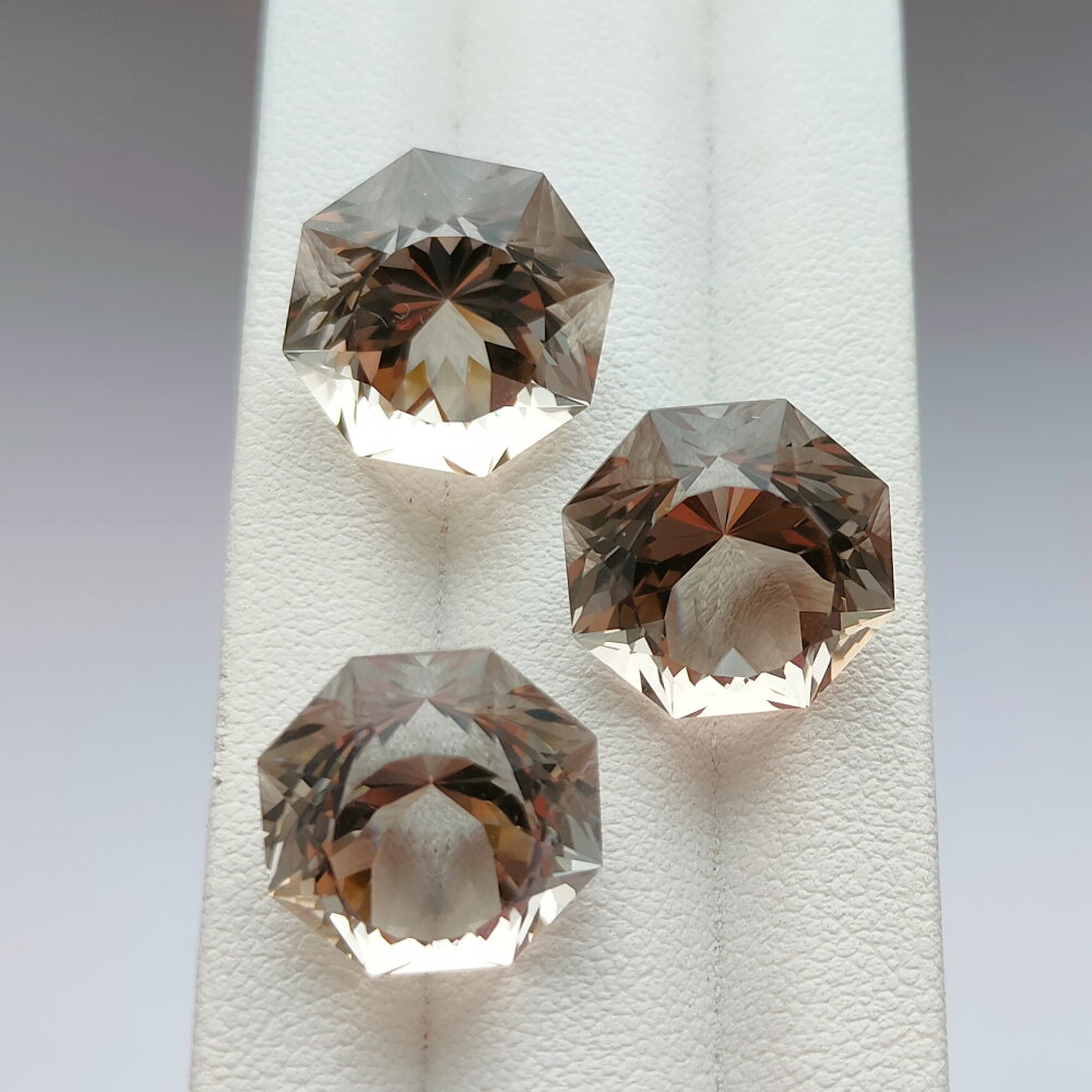 Ограненный сет дымчатого кварца, 38.4 карата, Урал, "True Stones"