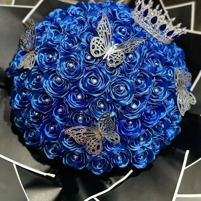 Букет роз из атласной ленты/Подарок на праздник/Декоративные цветы/