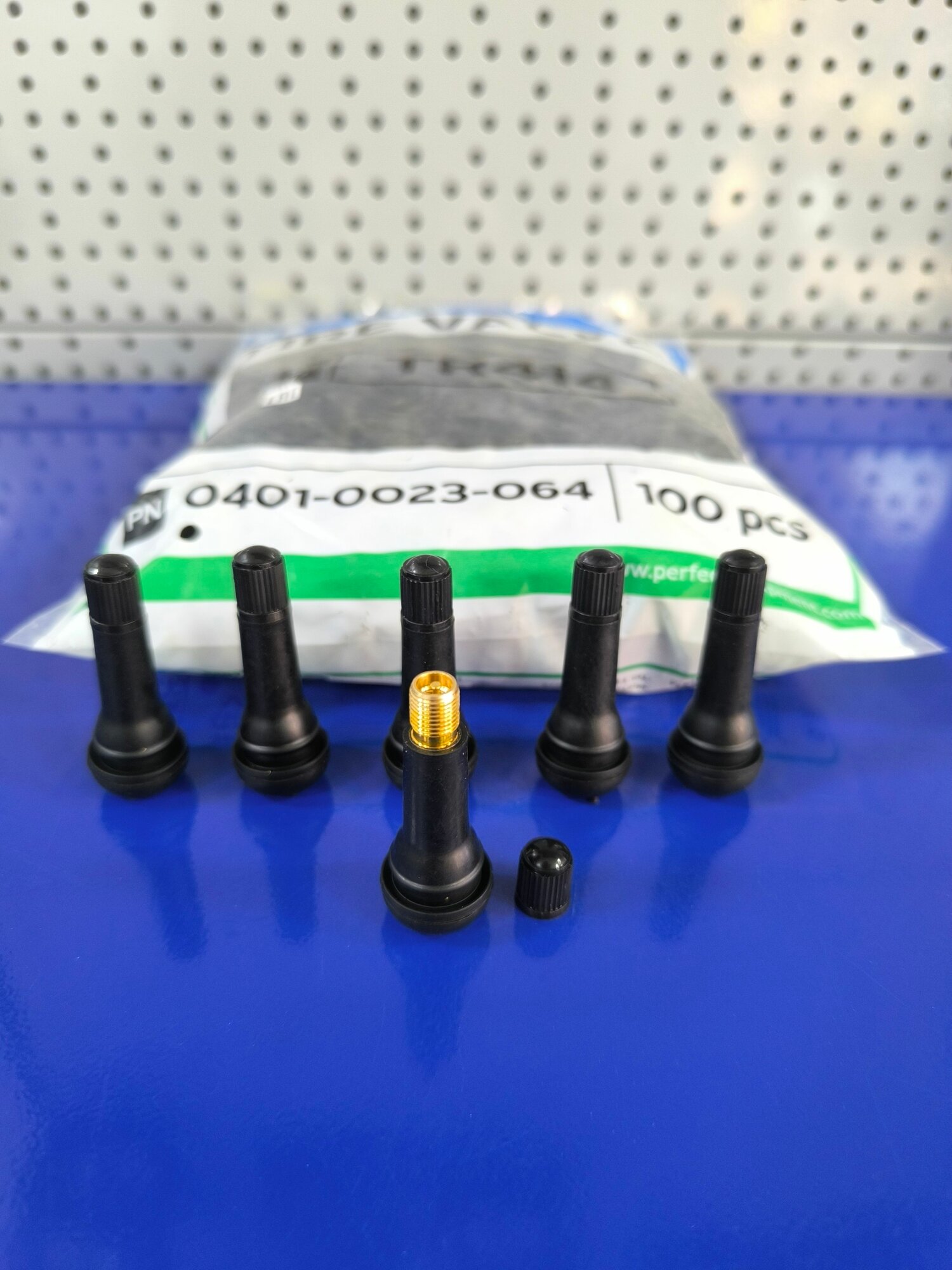 Вентиль для бескамерных шин черный, вентиль TR 414 Perfect 100 шт