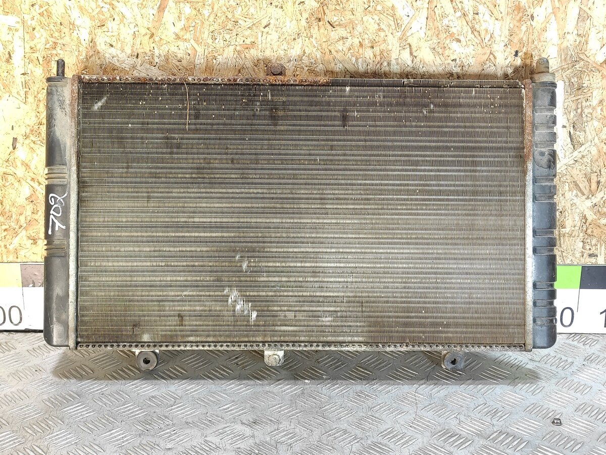 Радиатор основной VAZ 2112 21701301086