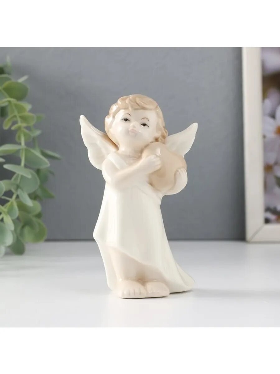 Сувенир керамика "Ангелочек с сердечком в руках" 6,5х4,5х11,
