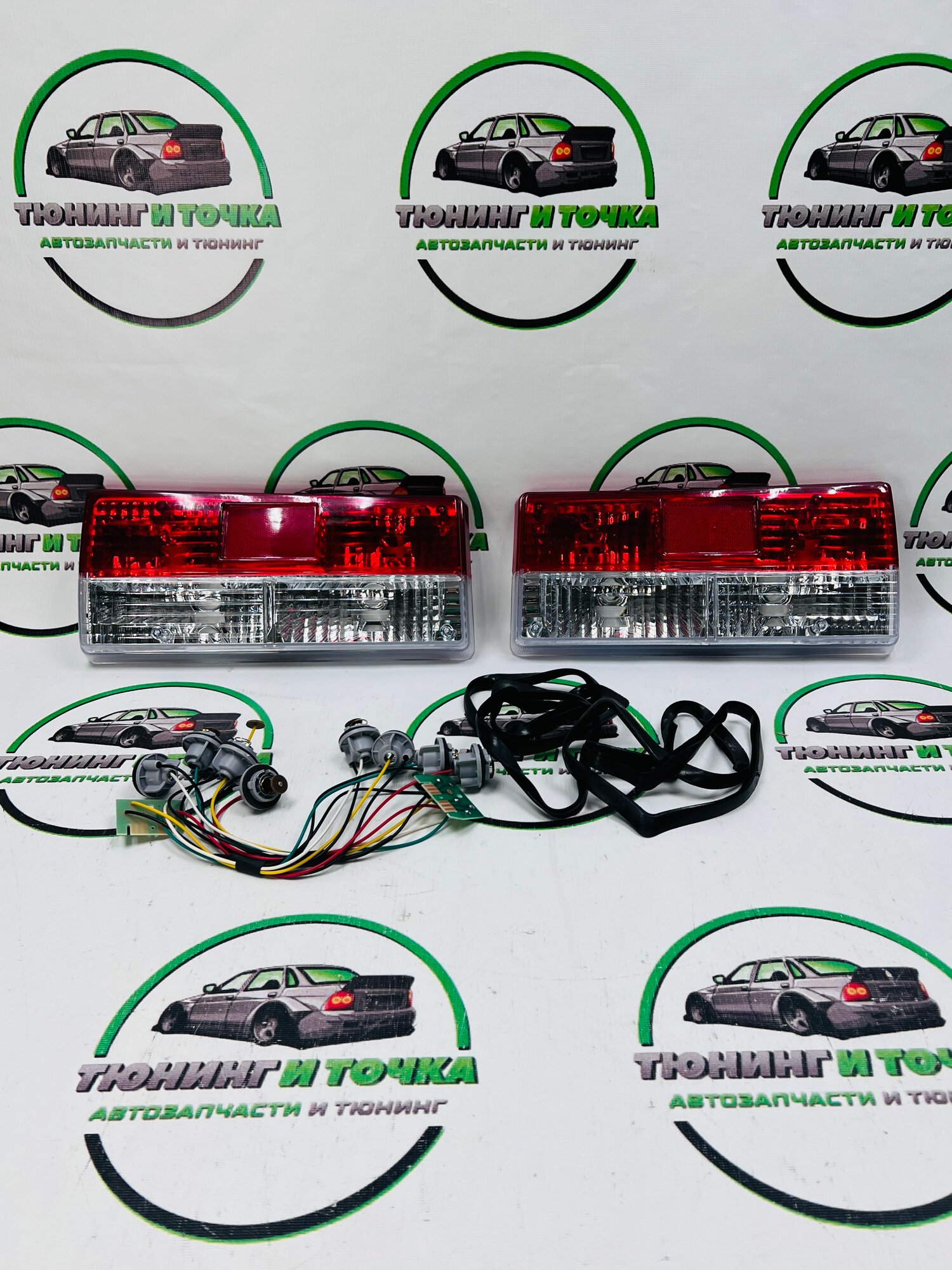 Фонари в сборе (хрустальные) ВАЗ 2105, 2107 (красно-белые) под патроны