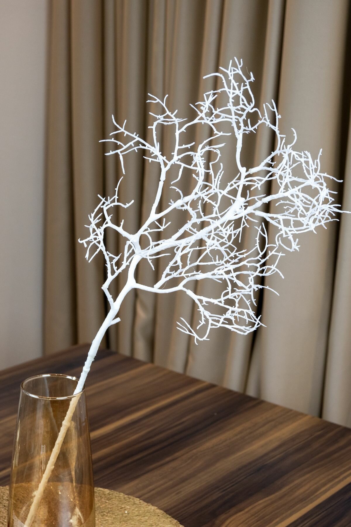 Искусственные цветы для декораторов фитостен Ветка коряга белая 62 см