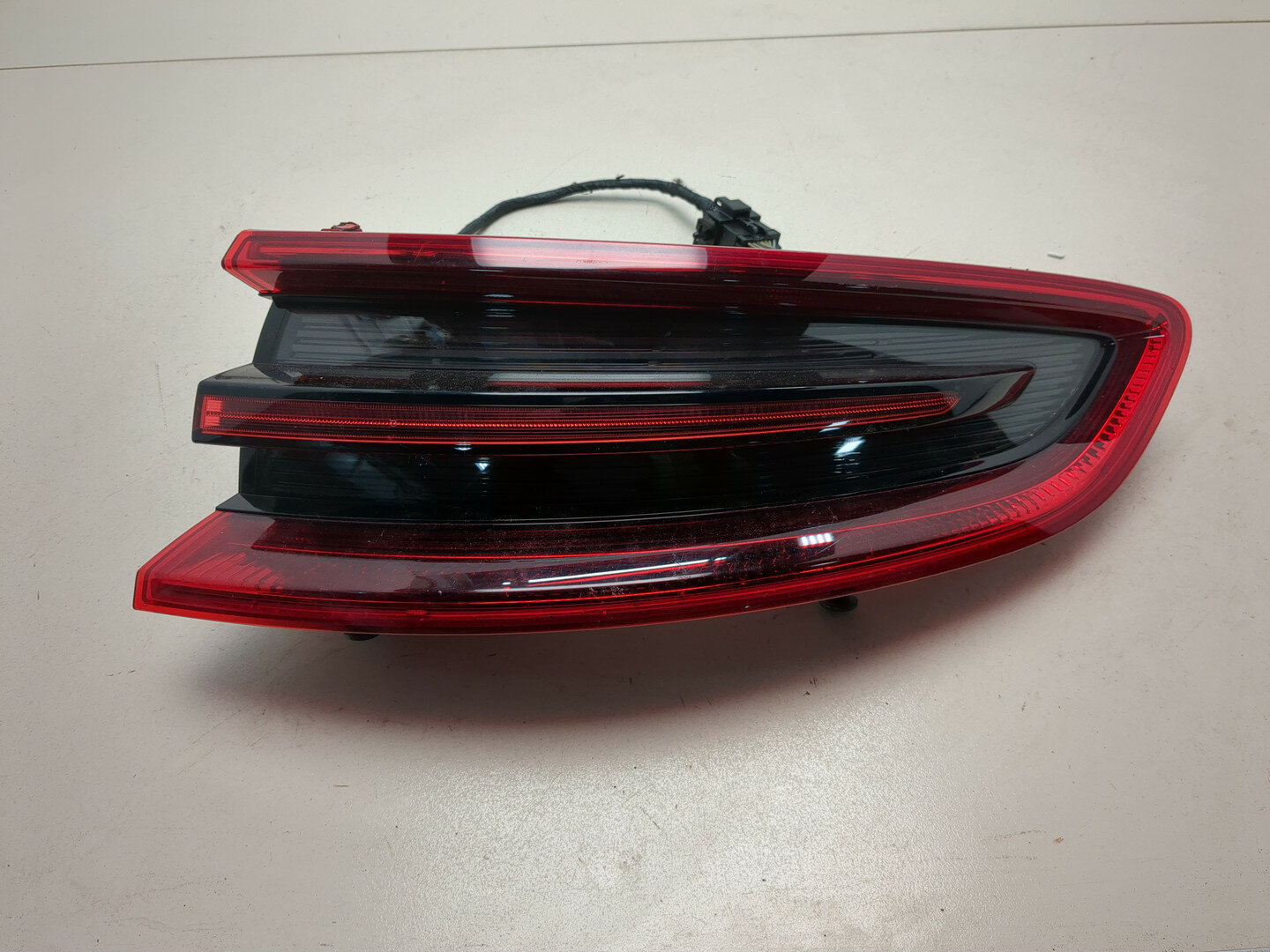 Фонарь (задний) правый Porsche Macan Б/У