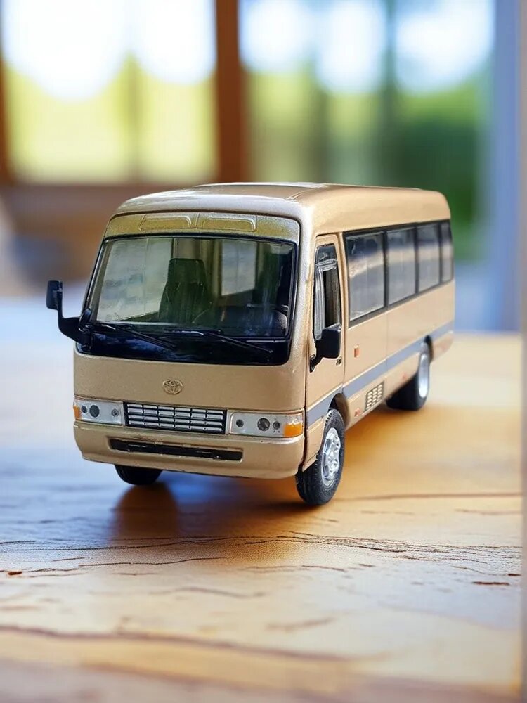 Модель автомобиля Toyota Coaster Alloy 1:32 (в упаковке) Симуляция Детские игрушечные автомобильные украшения подходят для коллекции
