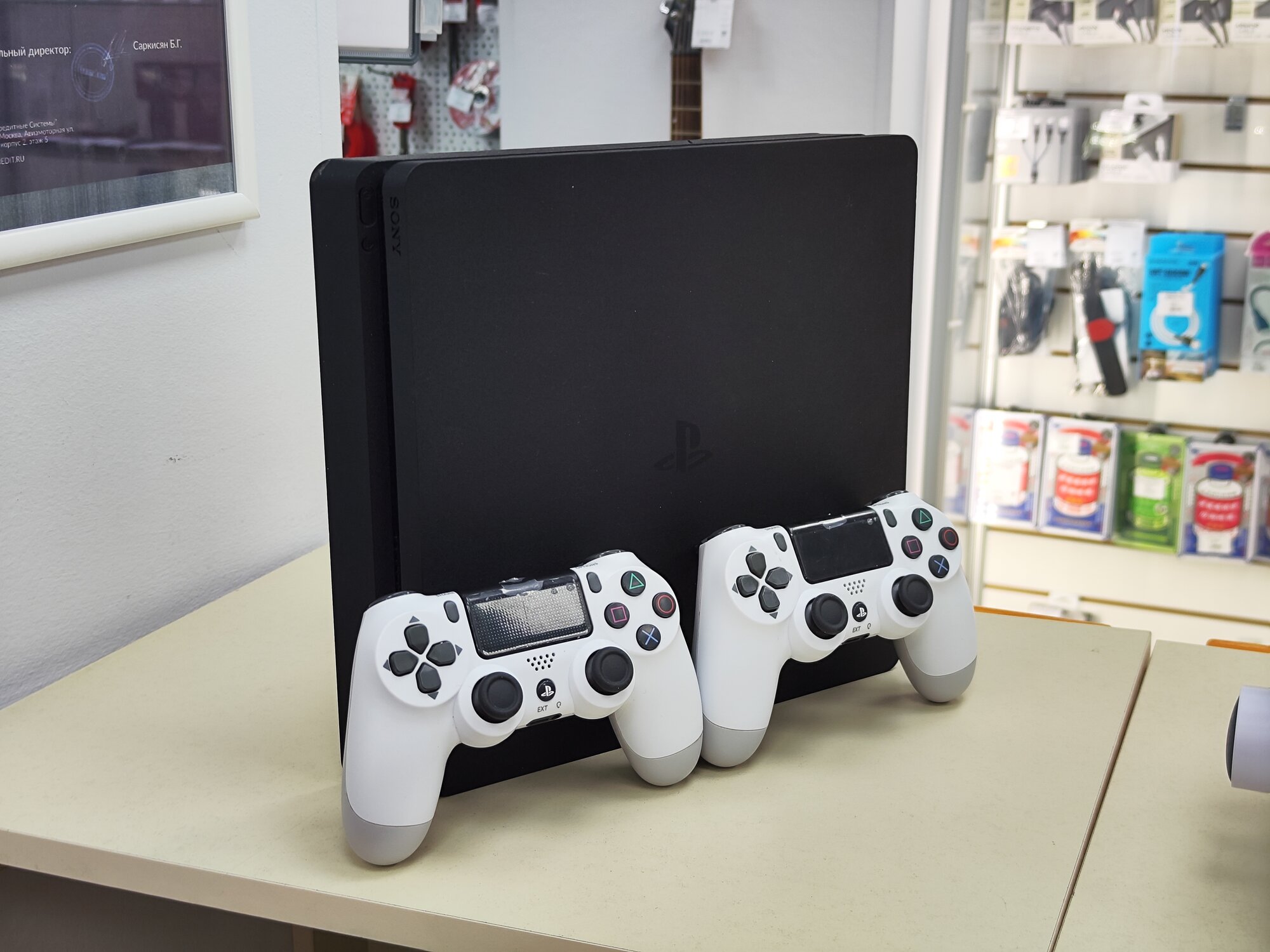 Игровая приставка Sony PlayStation 4 Slim, 500Gb, черная,Б/У ,уценка