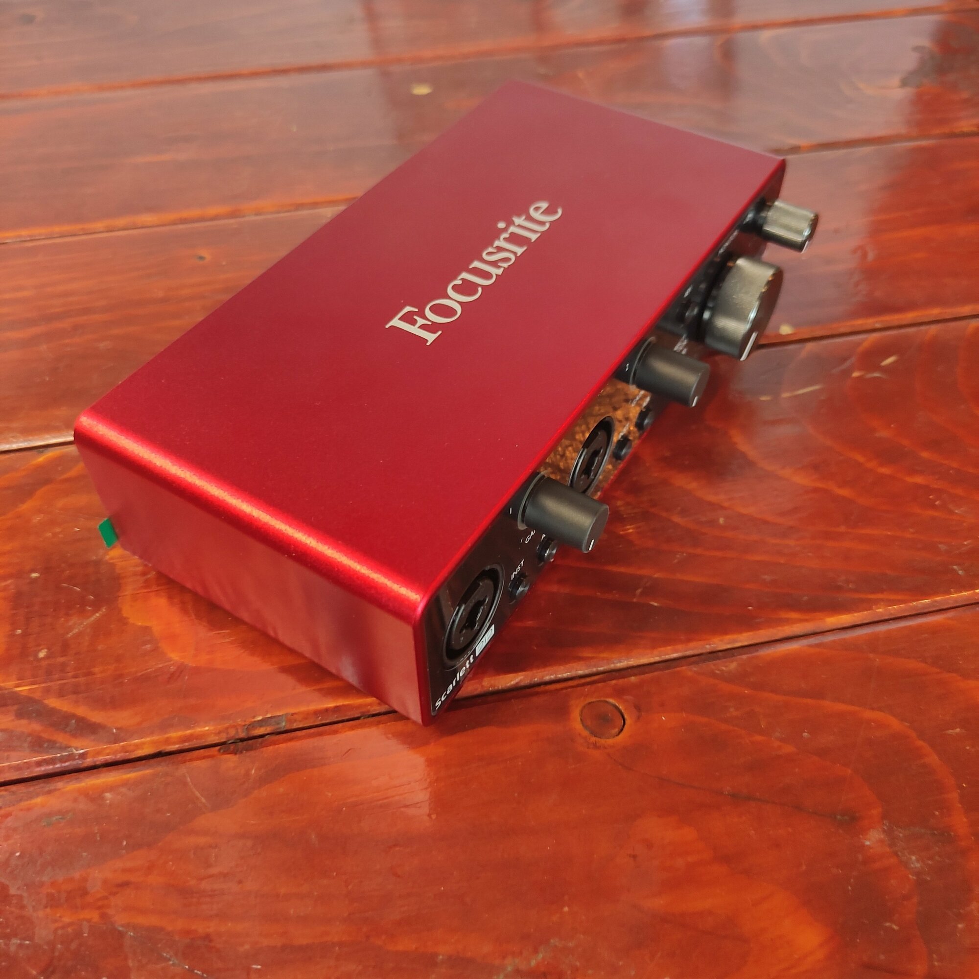 Звуковая карта Focusrite Scarlett 2i2 3-го поколения для USB