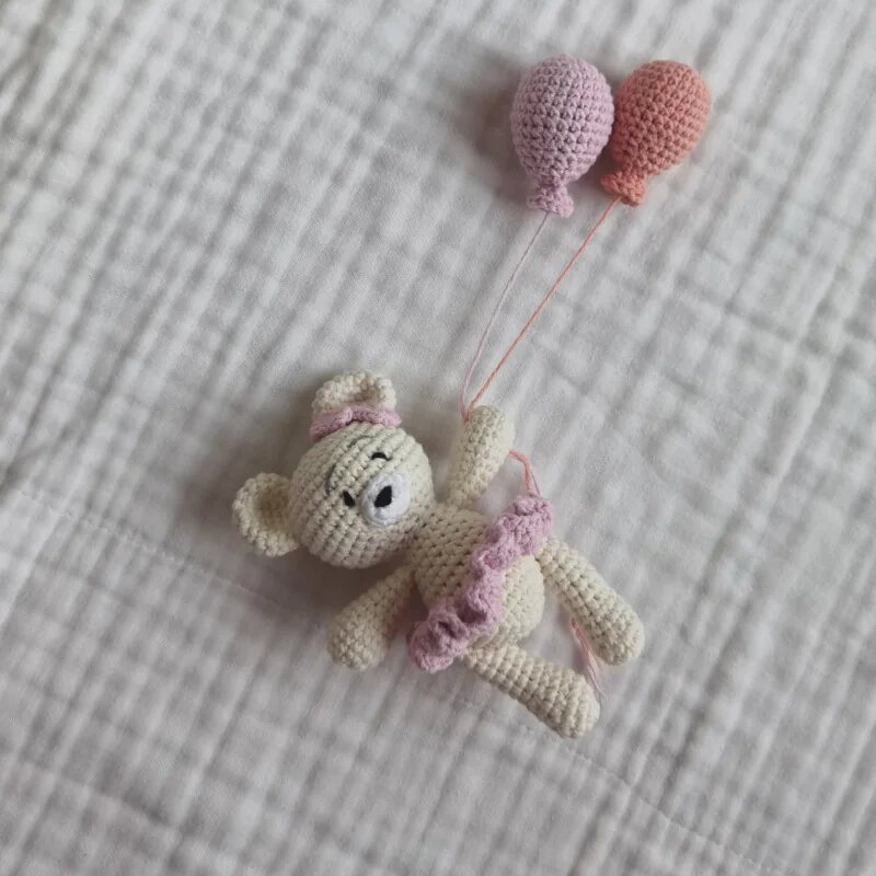 Вязаный медведь с воздушным шаром BBYP