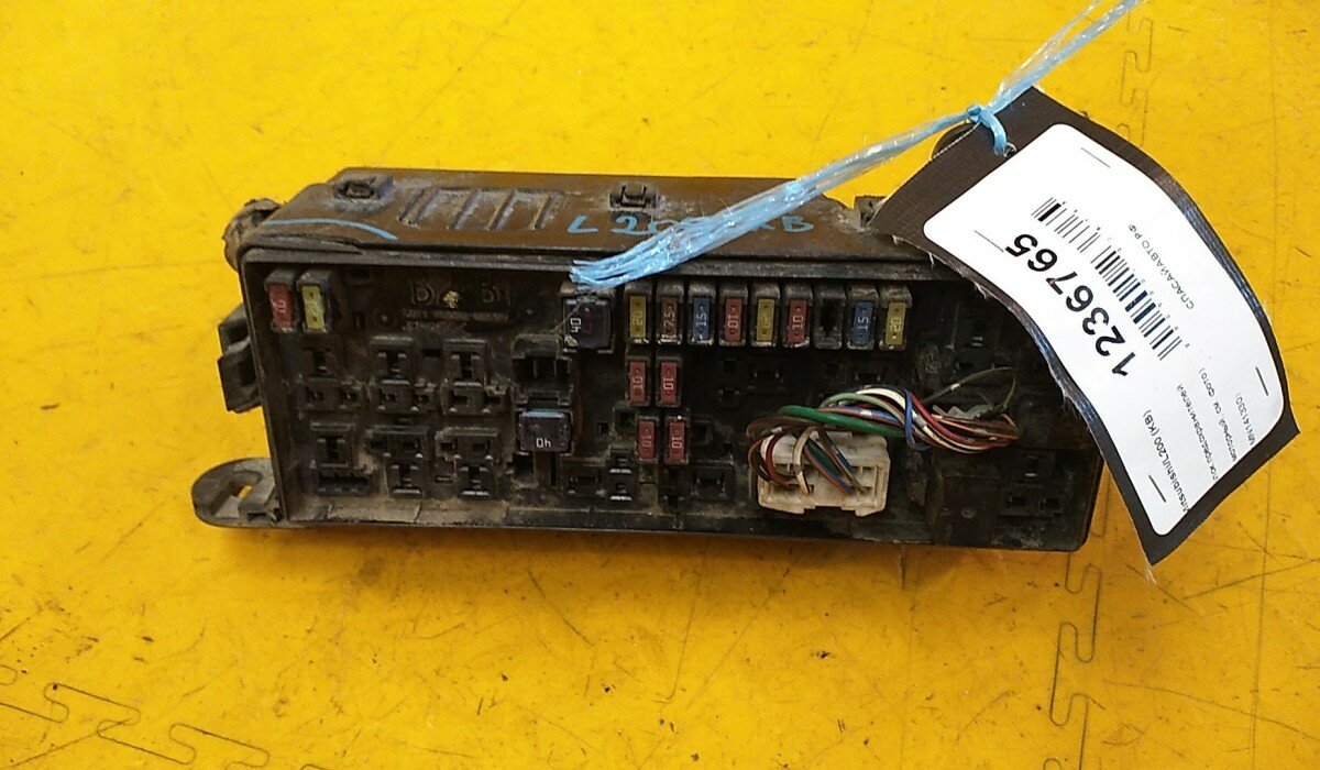 Блок предохранителей L200 (KB) Mitsubishi MN141330