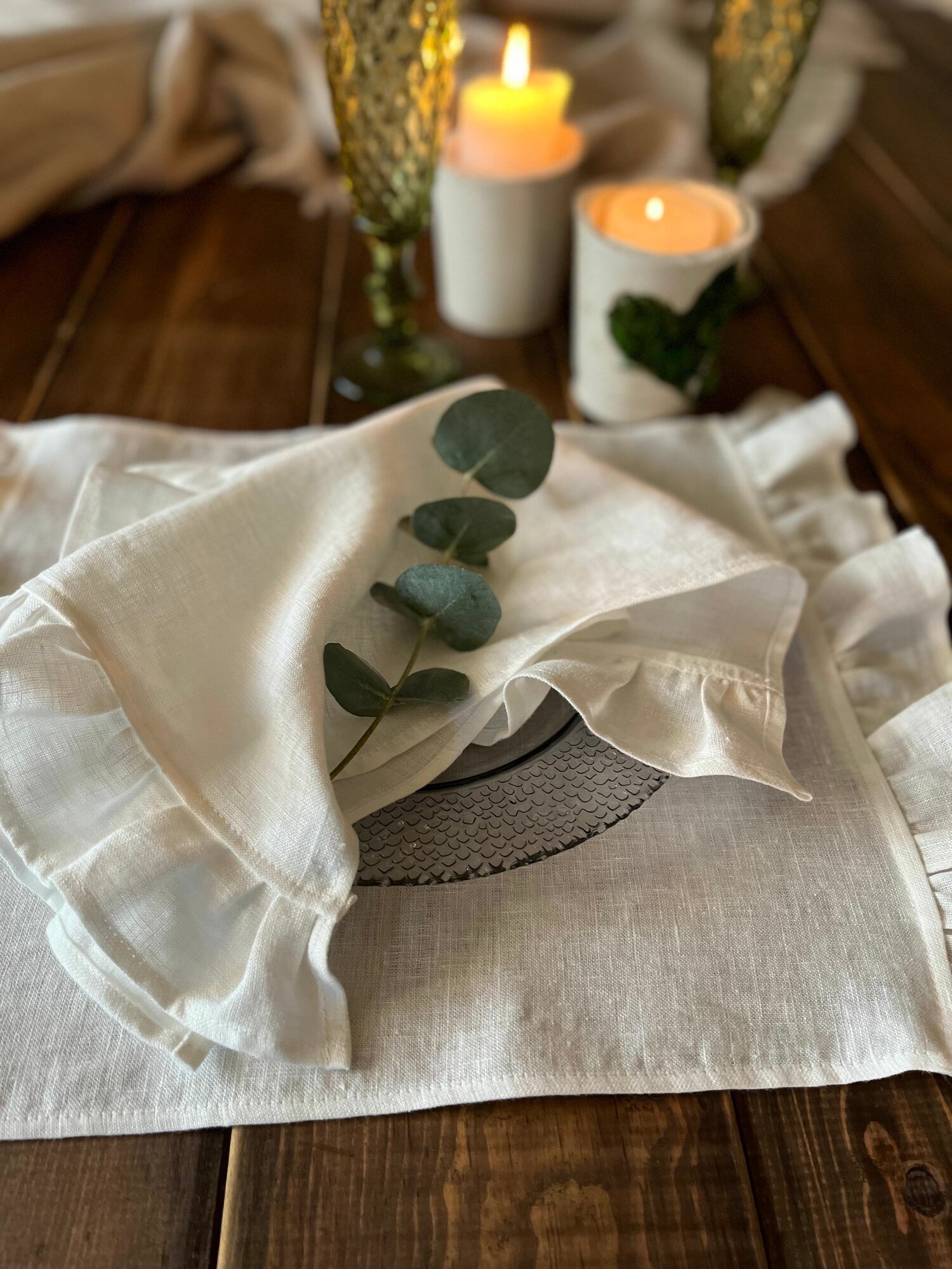 Набор льняных салфеток с оборкой