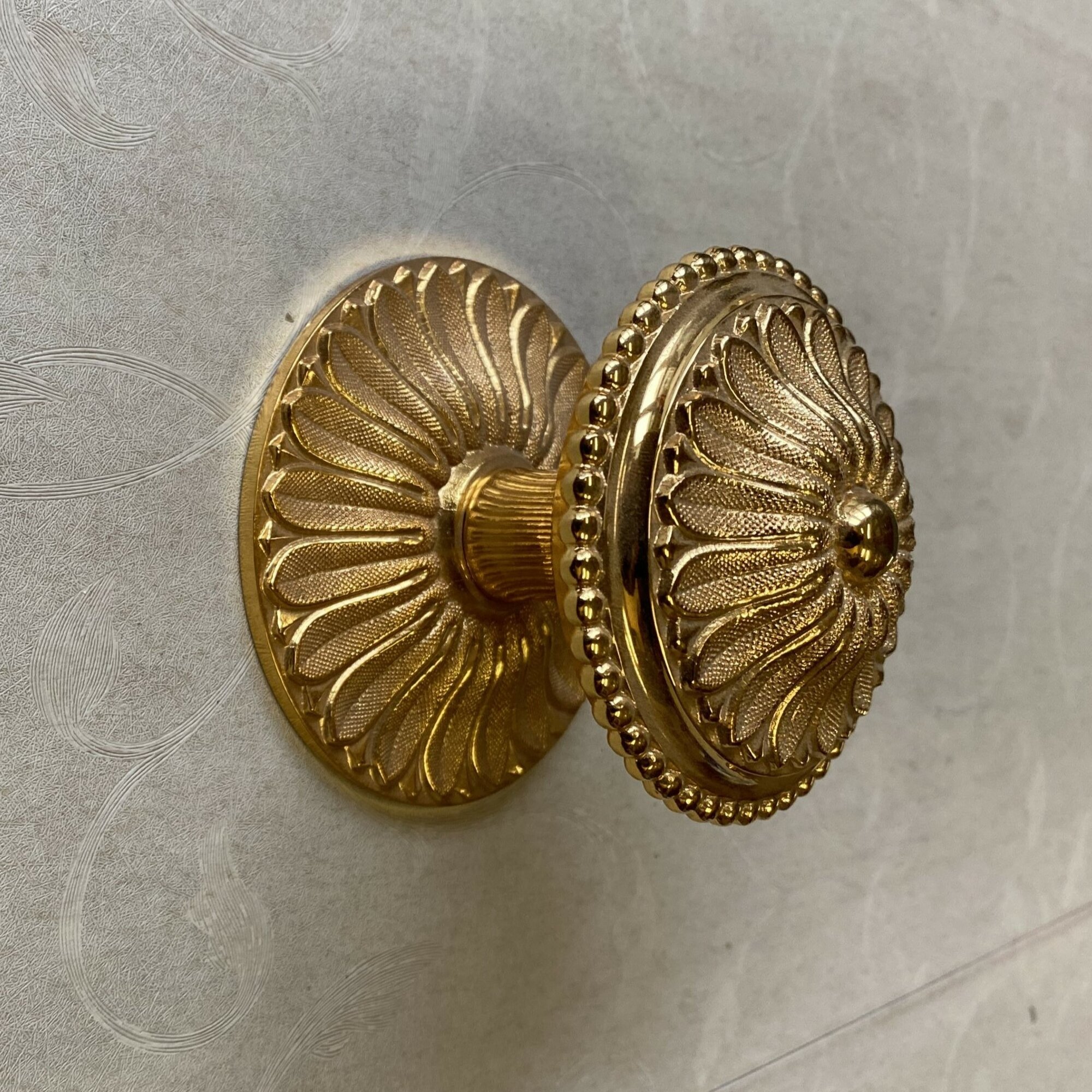 Ручка кноб дверная парадная d80мм Mestre, Испания, золото 24 карата