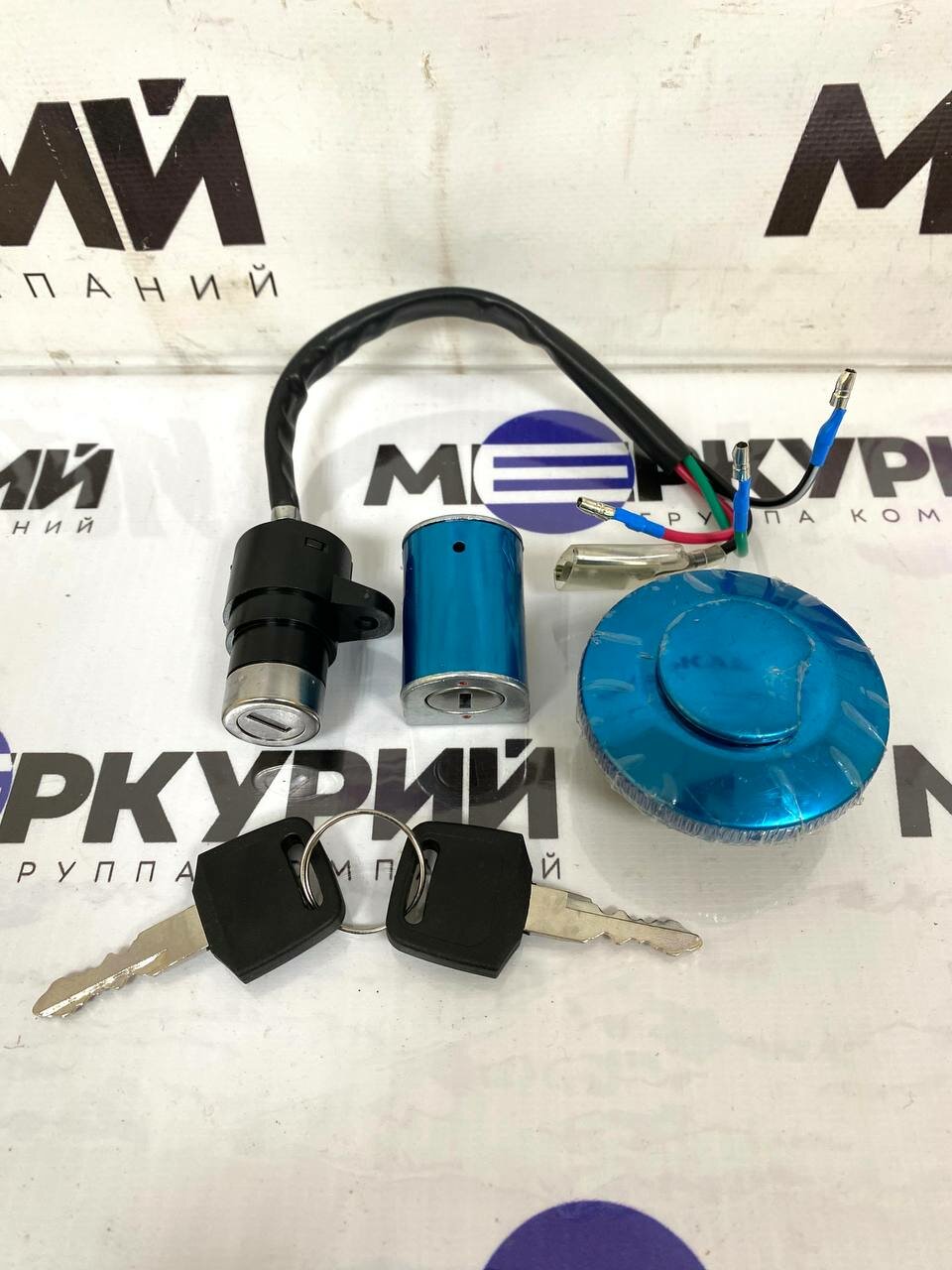Крышка бензобака для мопеда Delta, Zodiak, OB-70 + Комплект замков с ключами