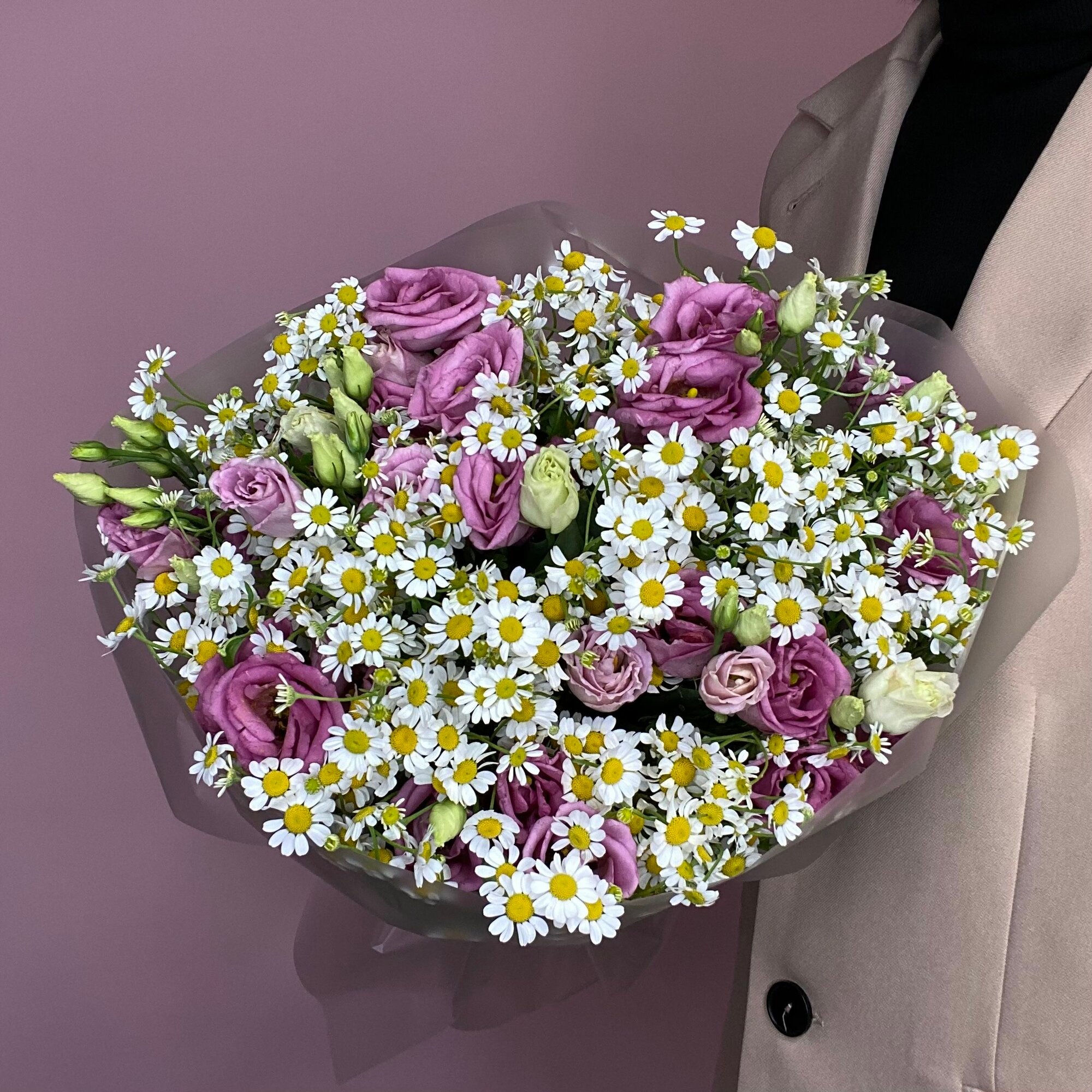 Букет с ромашками (танацетум 25 шт, эустомы 10 шт.), высота букета 45 см