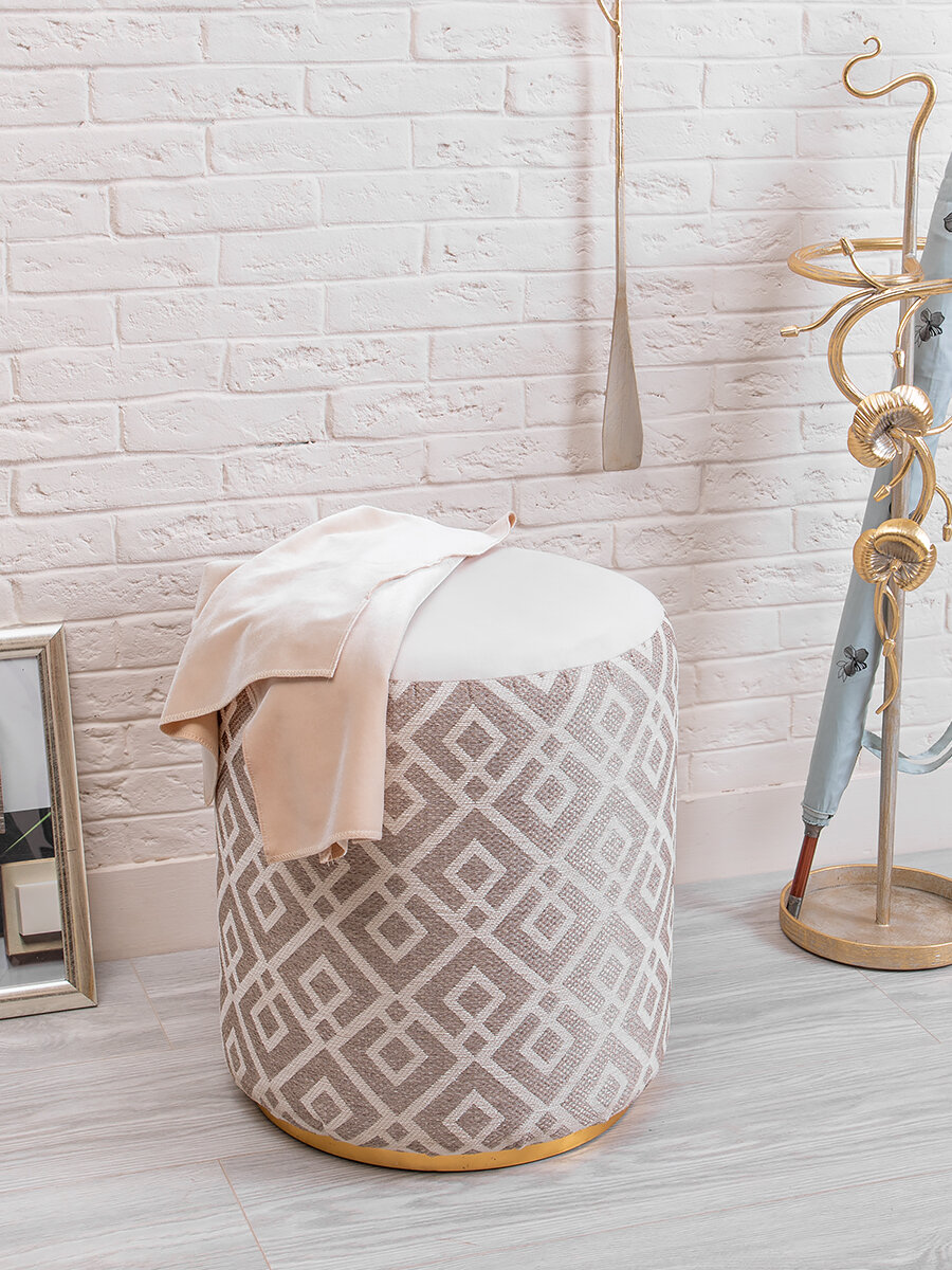 Круглый пуфик Bogacho ENZO с декоративными элементами для прихожей и коридора