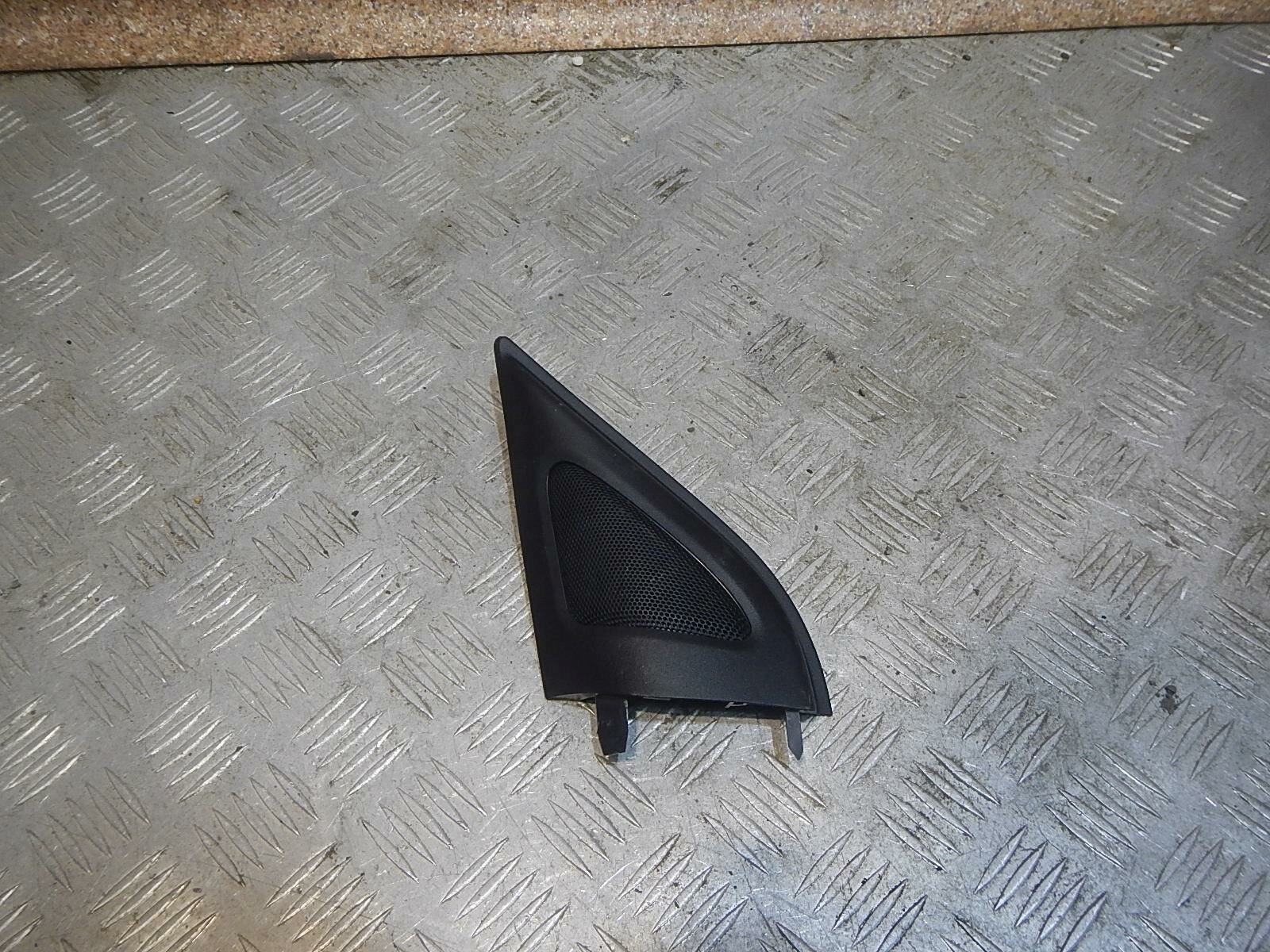 Б/У Уголок двери передней левой (внутренний), Mitsubishi (Митсубиси)-OUTLANDER (03-09) MITSUBISHI OUTLANDER (03-09) Поте...