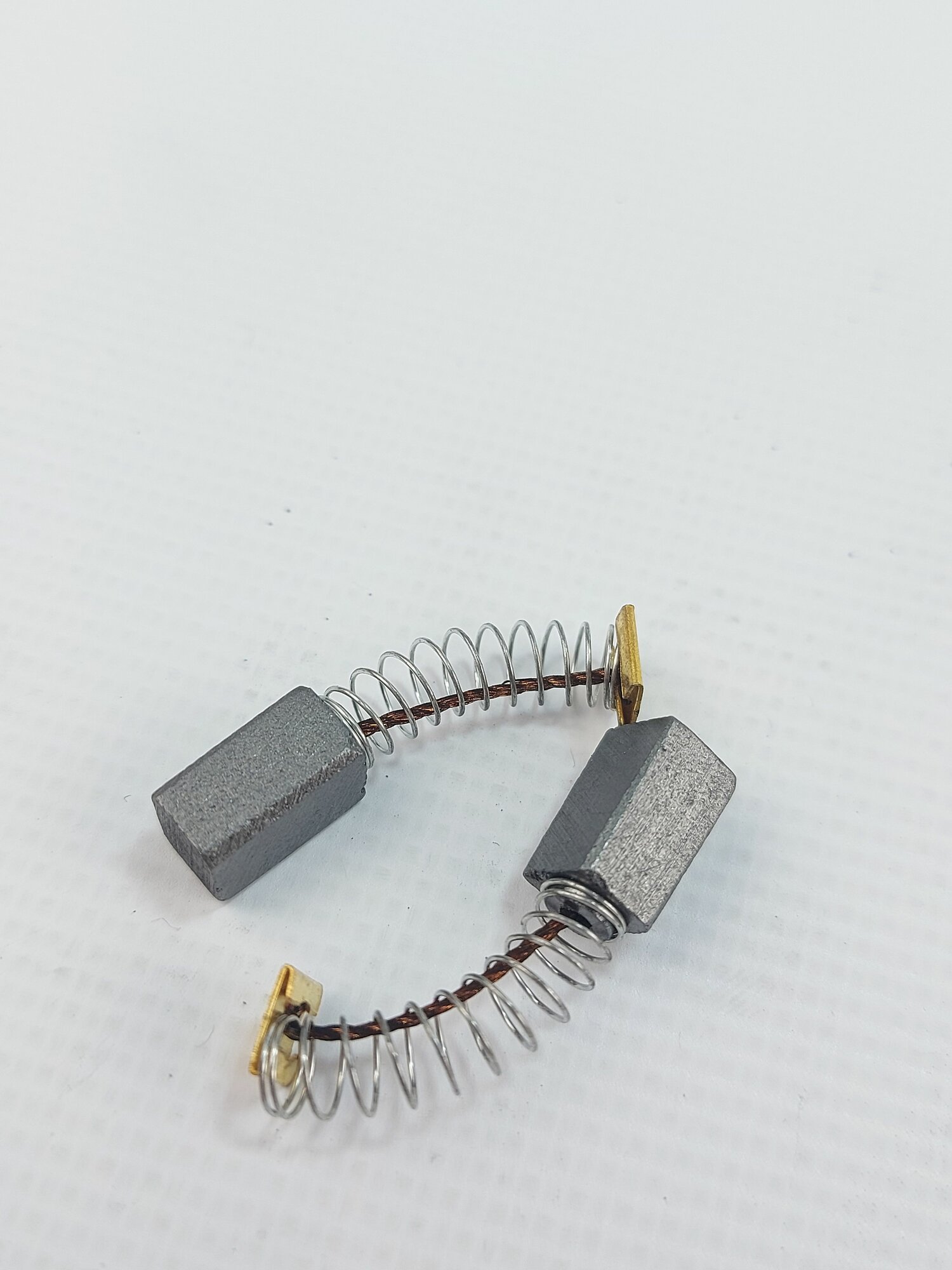 Щетка угольная 6,4х 7,4х12 Hitachi / Хитачи с пружиной, квадратный пятак-зацеп, с автоматическим отстрелом