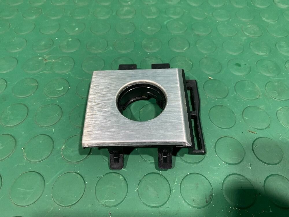 Накладка торпеды декоративная Land Rover Range Rover Evoque I (2011—2015) LR026198