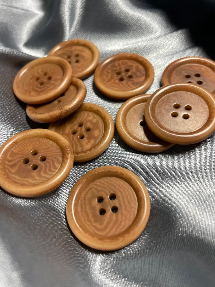 Пуговицы 27 мм из ореха Короззо.