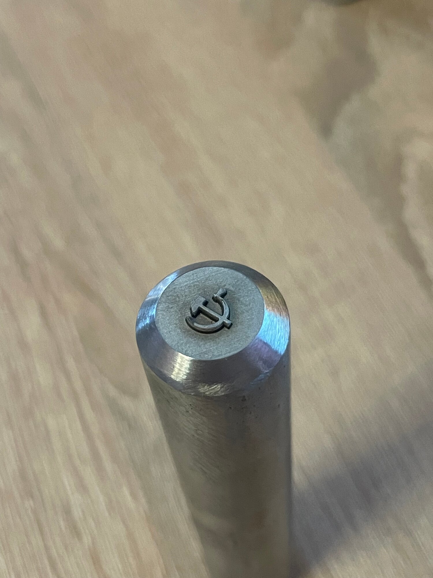 Клеймо серп и молот 10мм. на заготовке 20мм. сталь 9ХС твердость 50-55 HRC