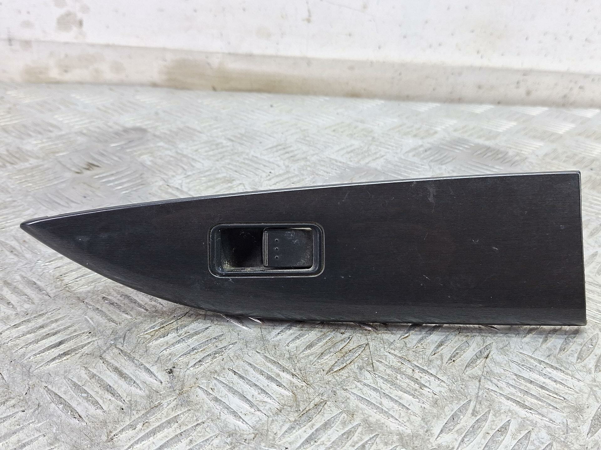 Кнопка стеклоподъемника двери задней правой Mazda 6 2003