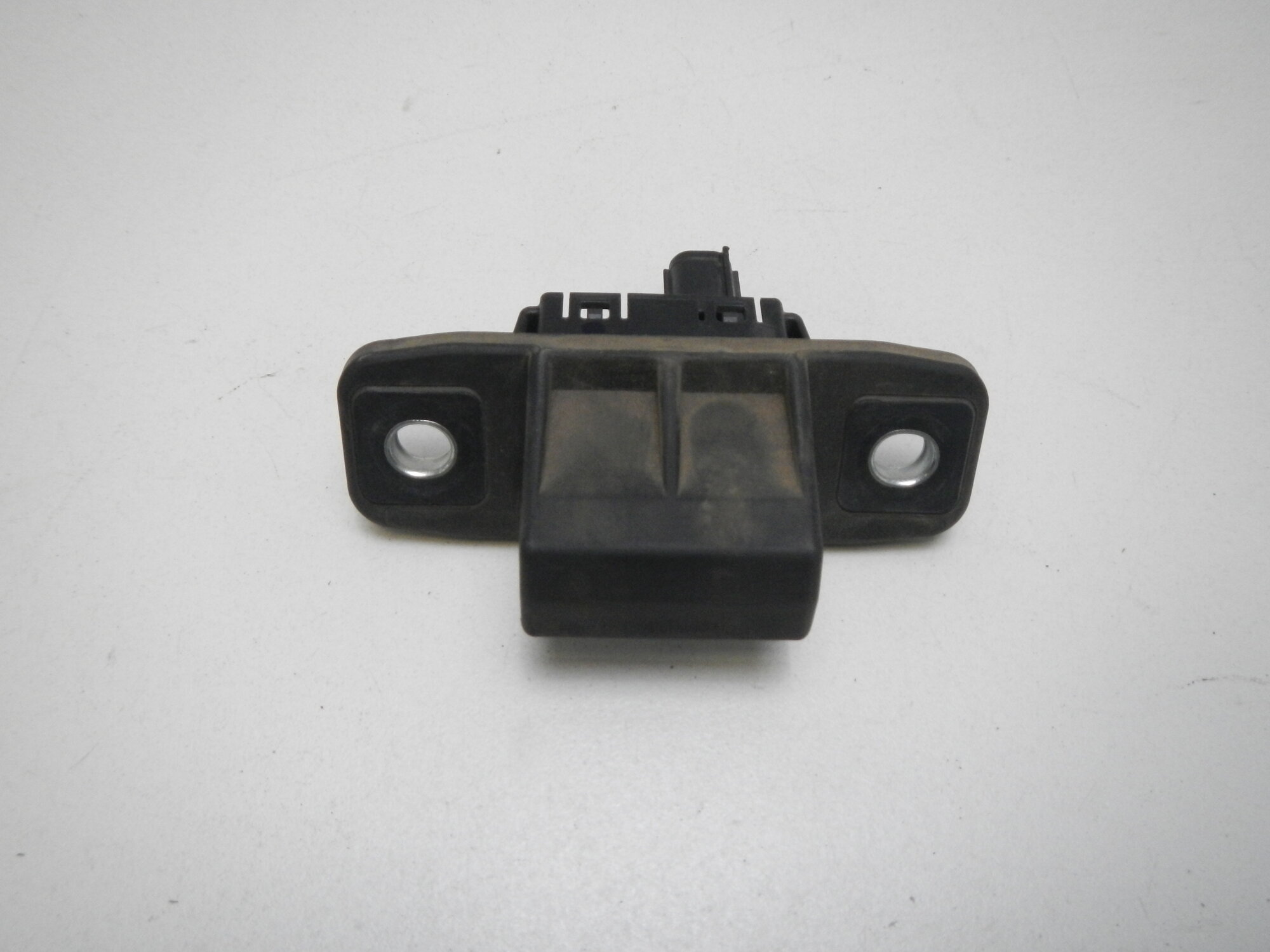 Б/У Кнопка открывания багажника, Mazda (Мазда)-CX-5 (17-) MAZDA CX-5 (17-) Без видимых повреждений. 632051 MAZDA арт. KB...