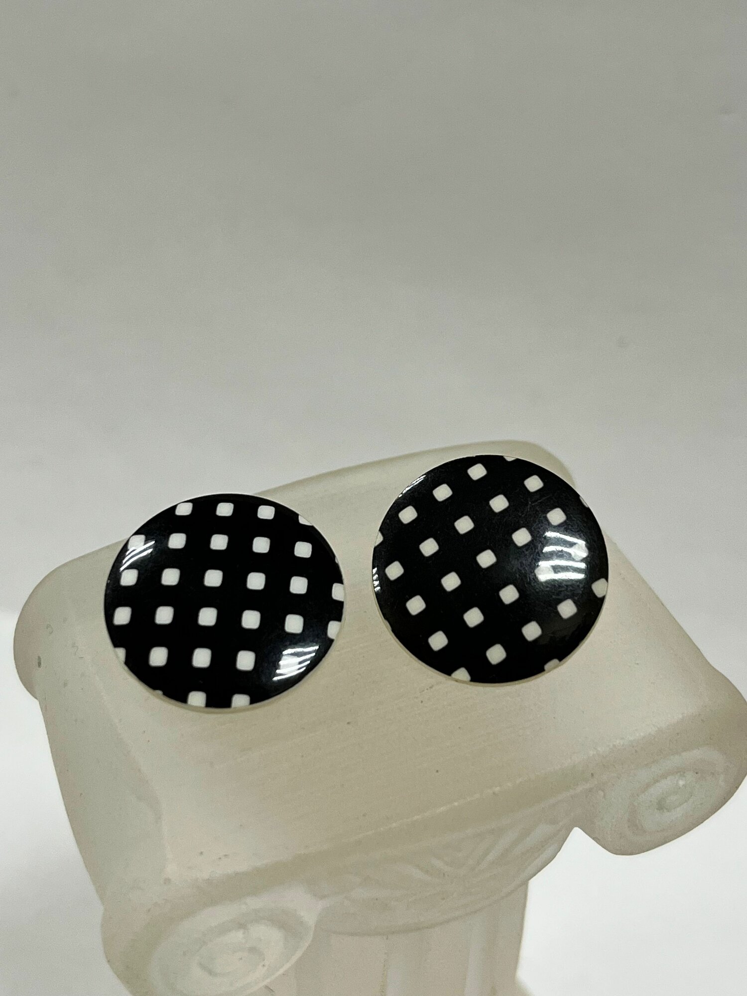 Советские серьги, клипсы, пластиковые, есть клеймо-ценник, сделано в СССР