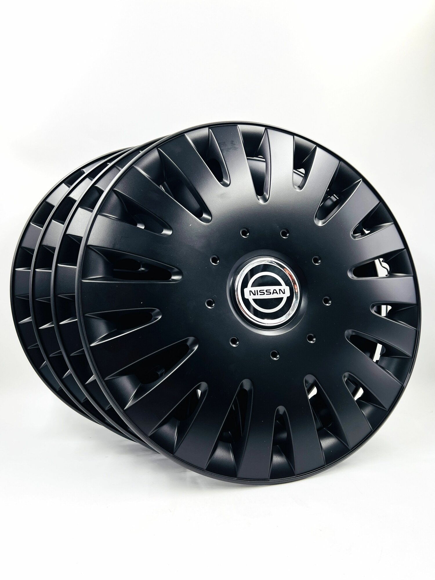 Колпаки на колеса гибкие черные с эмблемой R16 4 шт