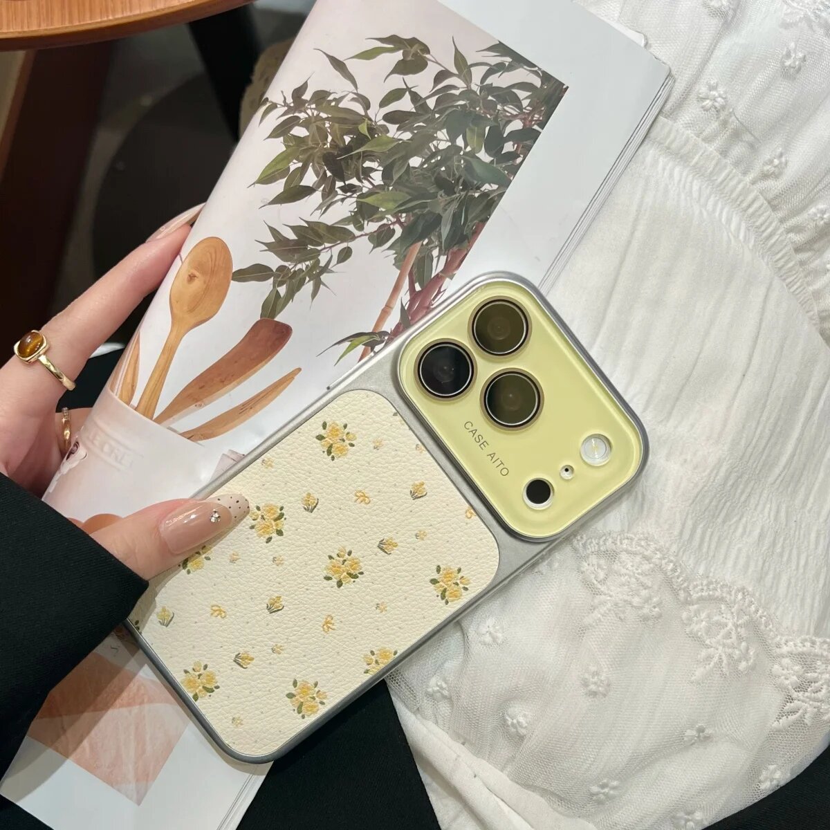 Цветочный чехол для iPhone 17 Pro Flower Yellow