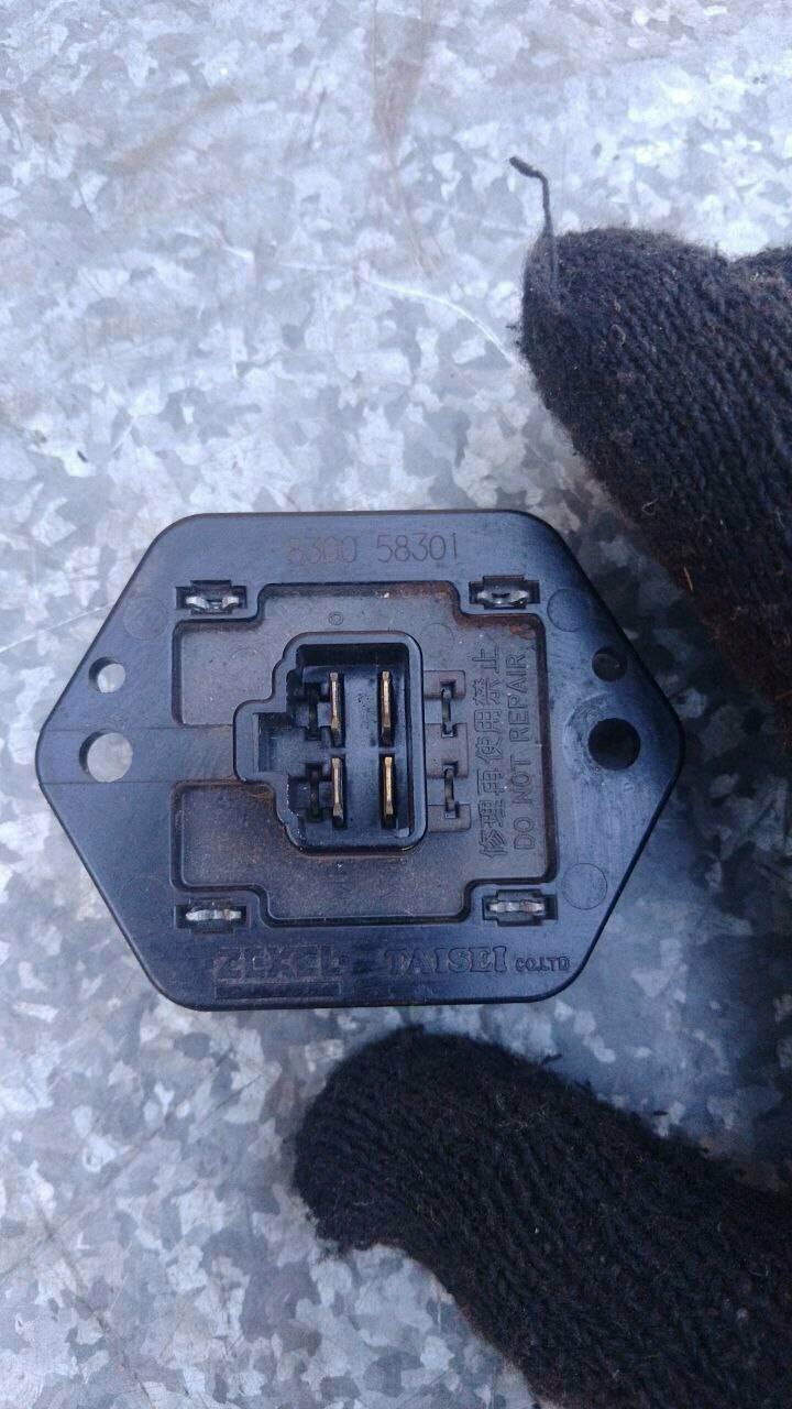Сопротивление печки Mitsubishi Lancer 9 (2003 - 2010) 830058301