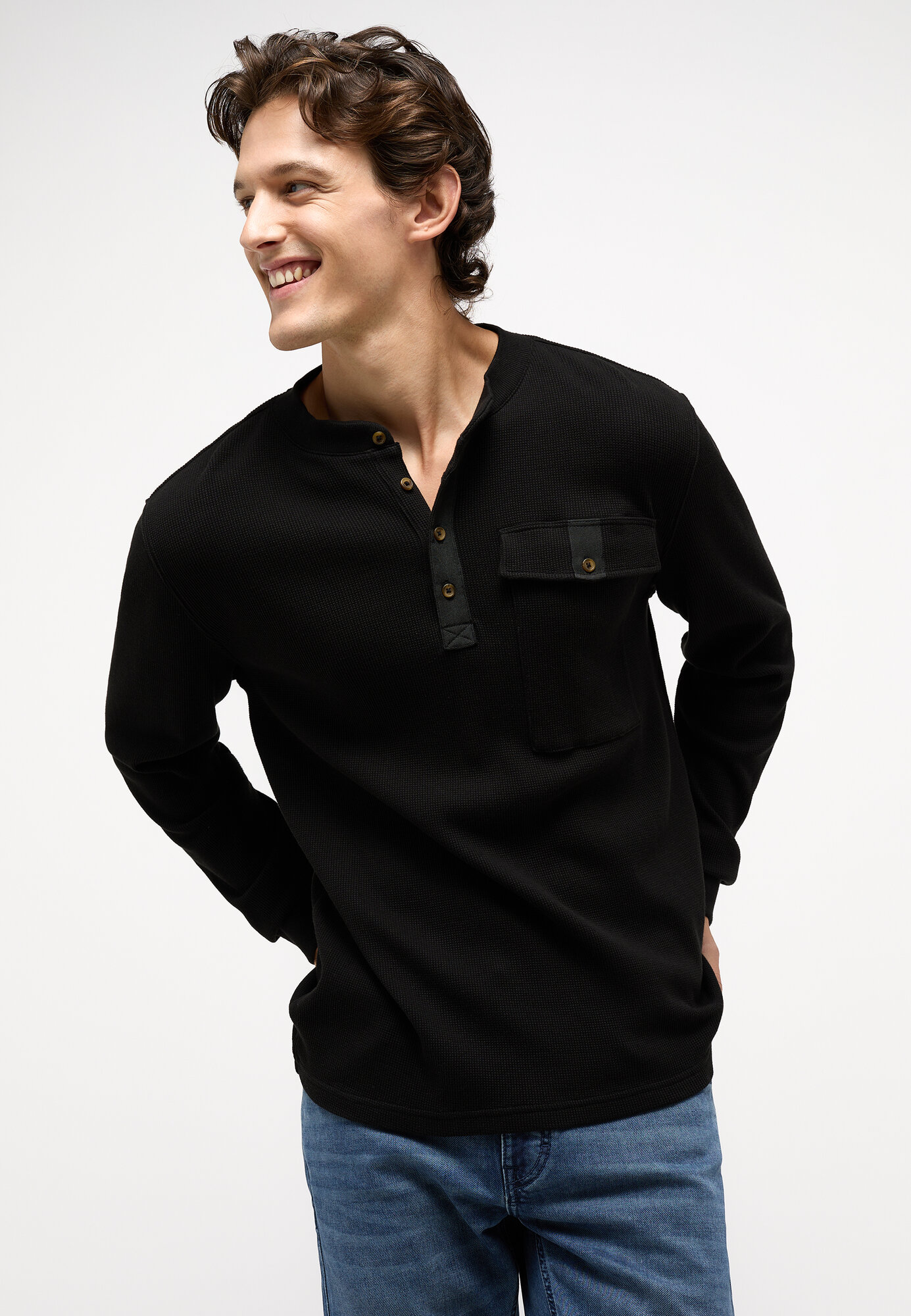 Лонгслив Adrian C Henley