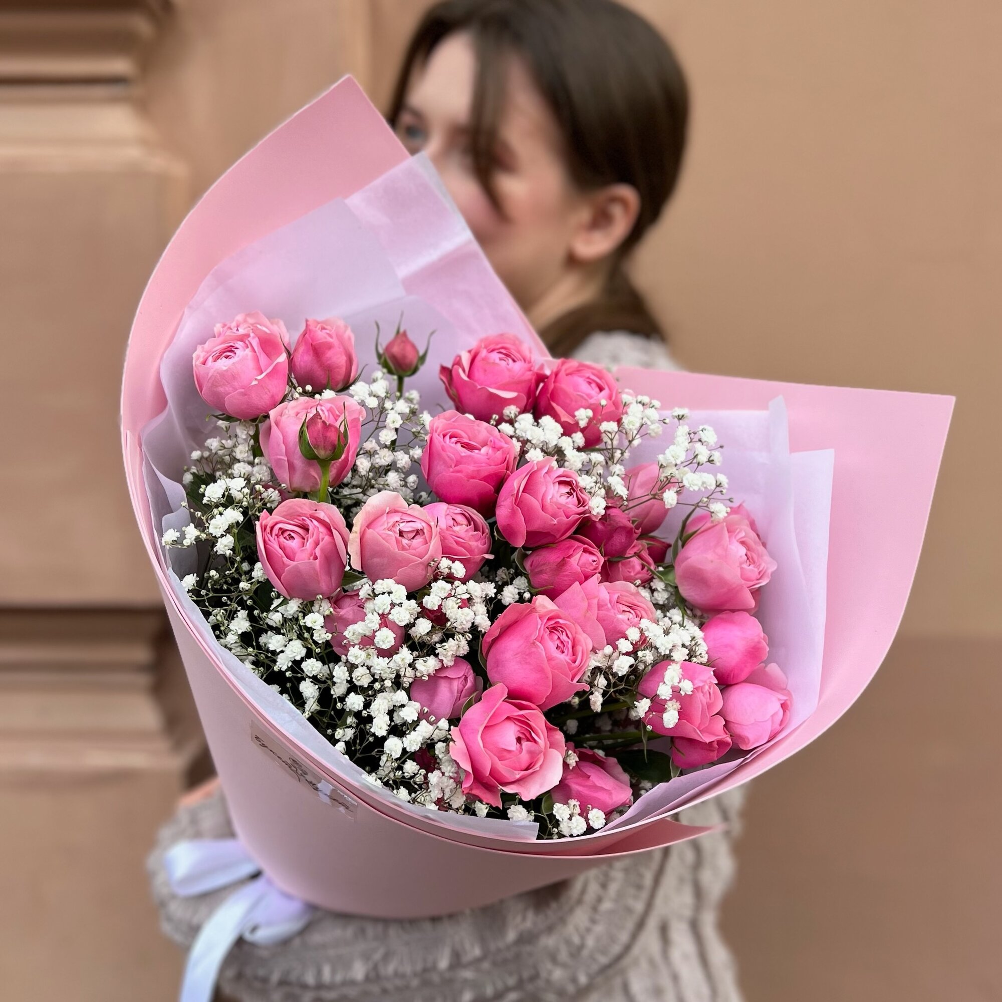 Букет цветов "Клубничное мороженое" L-size (пион. роза, гипсофила) «Букет-Мукет»