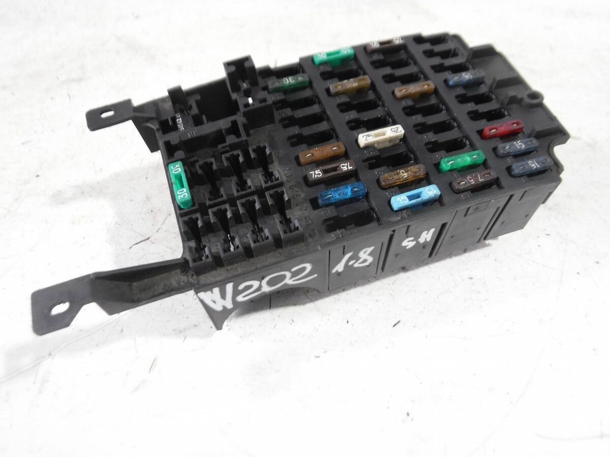 Блок предохранителей Mercedes-Benz C-класс W202/S202 рестайлинг (1997—2001) A2085450040