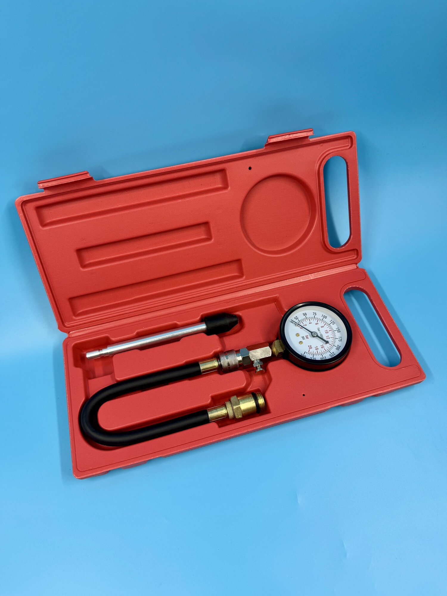 Компрессометр для бензиновых двигателей с манометром и адаптерами — точная диагностика компрессии в кейсе