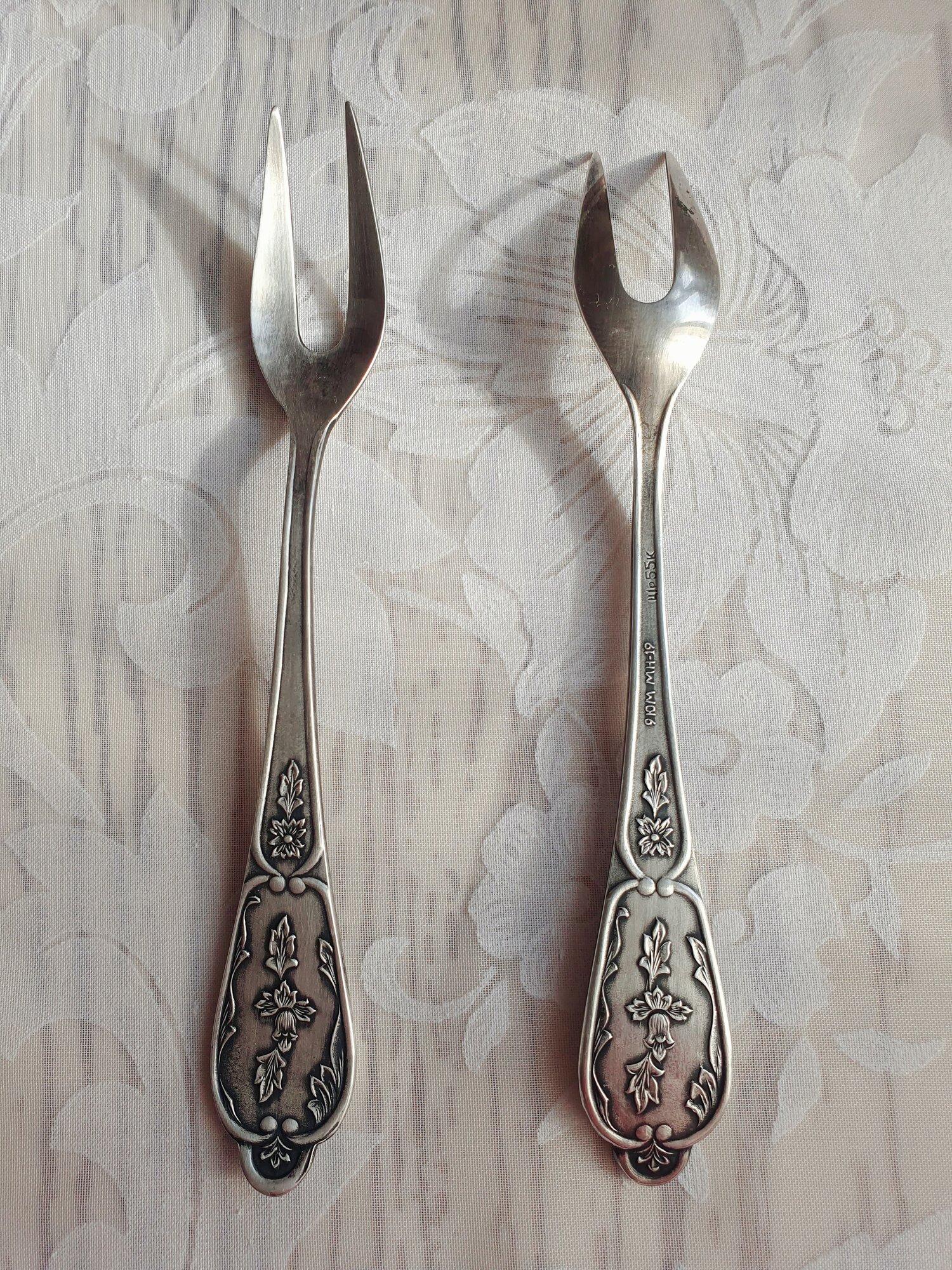 Вилки для лимона, пара. Мельхиор, посеребрение, чернение. Производство Кольчугинский завод. Винтаж, середина XX века.