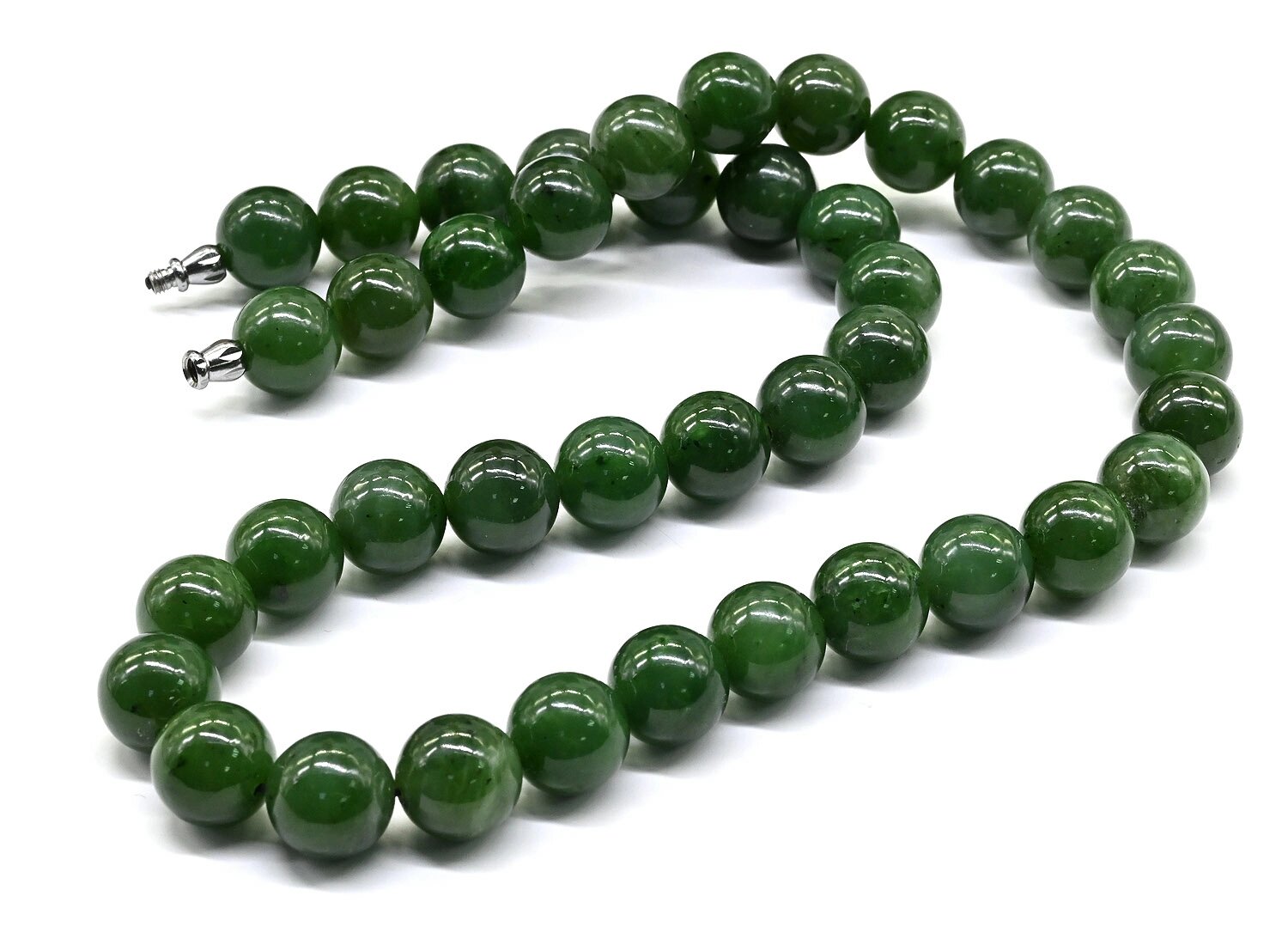 Бусы, нефрит