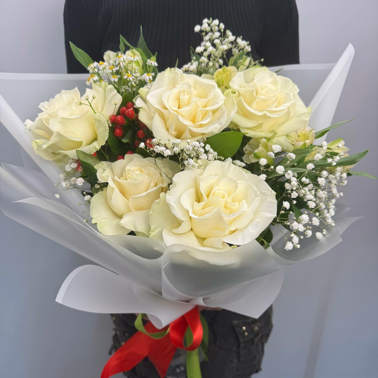 Букет / Французская Роза, Гипсофила, Танацетум, цвет белый, красный, 11 шт
