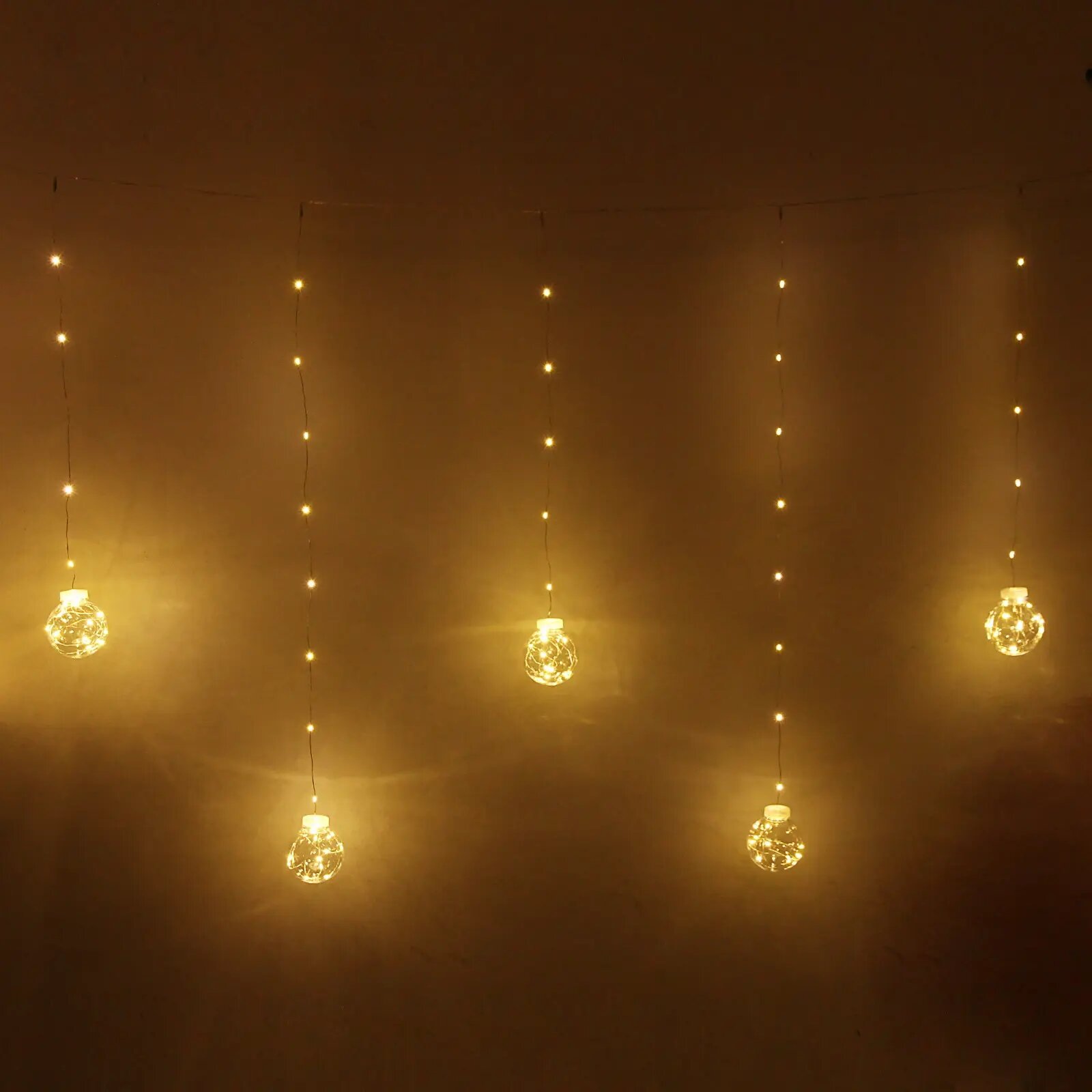 Гирлянда для дома бахрома «Шар» ш2,5 м* в0,5/0,8м 200 ламп LED, d-8 см, 1 реж, IP-20, Теплый белый