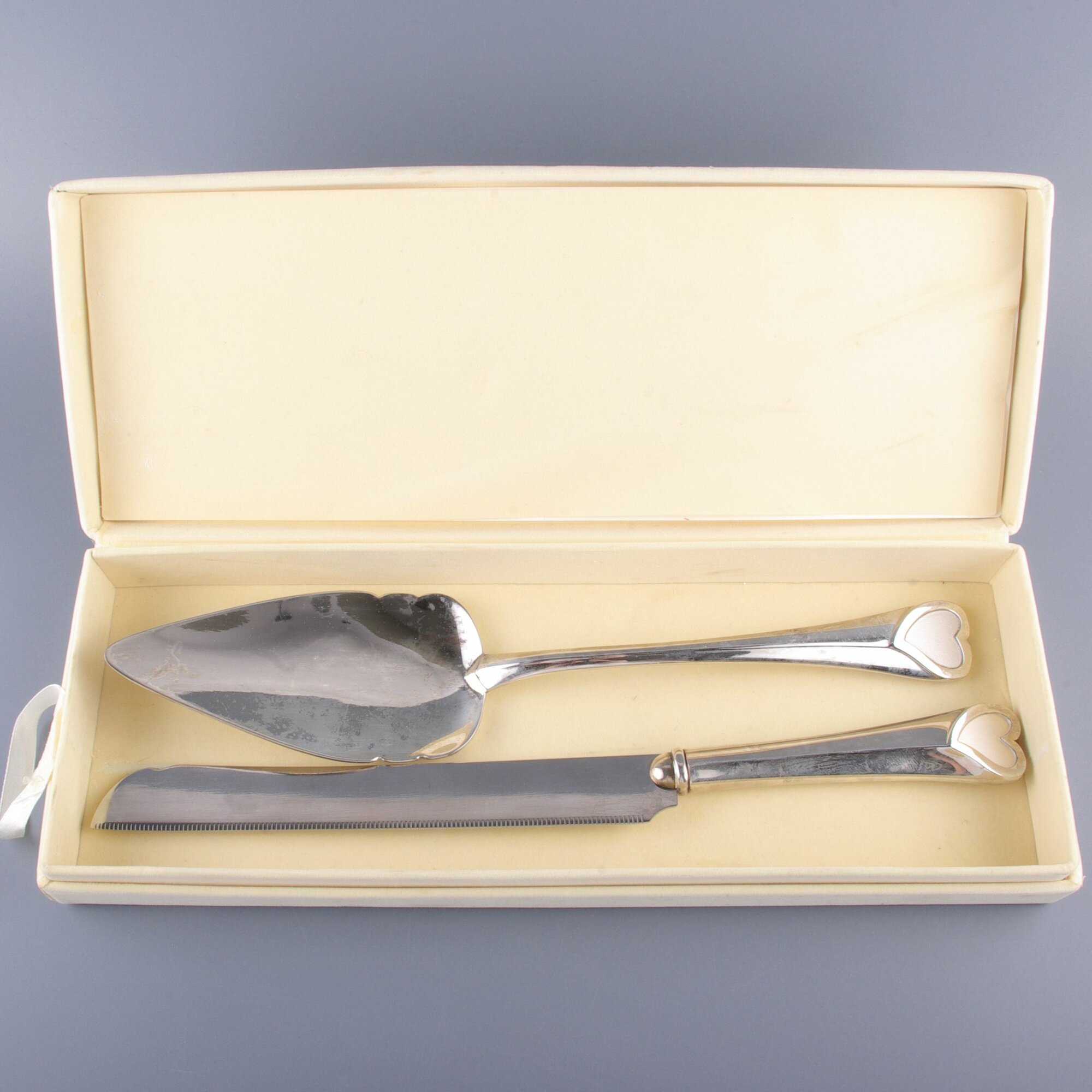 Винтажная лопатка и нож для торта "Свадебное обещание" в оригинальной коробке от Lenox. Металл, серебрение. Lenox. Китай по заказу США, вторая половина ХХ века