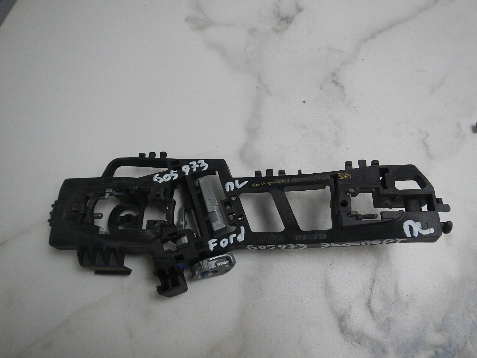 Б/У Кронштейн ручки, Ford (Форд)-ECOSPORT (13-) FORD ECOSPORT (13-) передний левый Без видимых повреждений. 605973 FORD а...