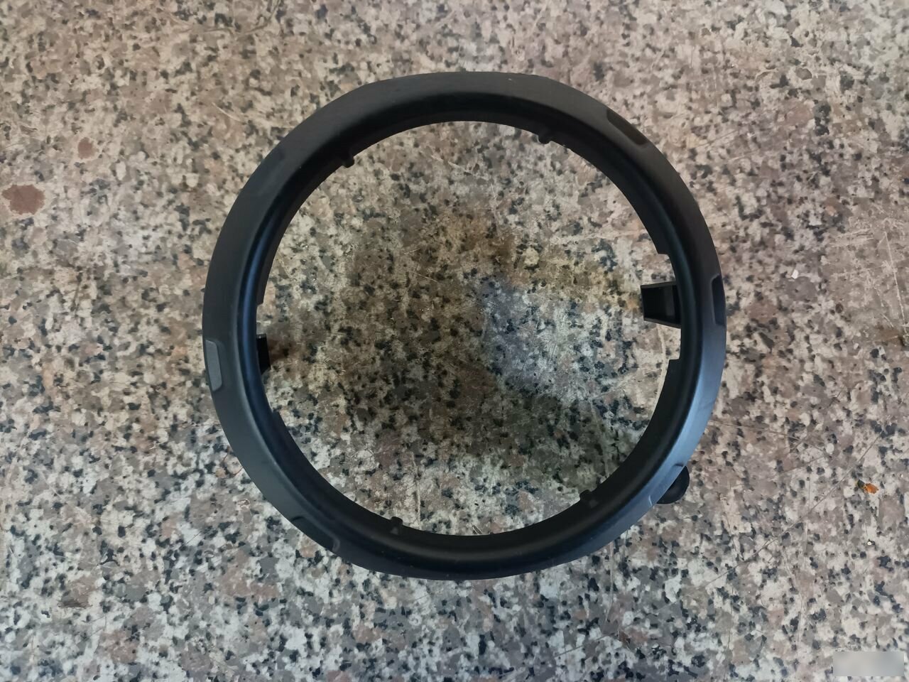 Рамка противотуманной фары Митцубиси Аутлендер хл 8321А009