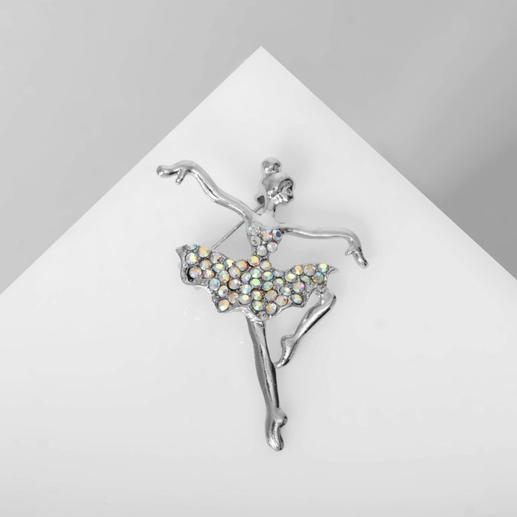 Брошь, стразы