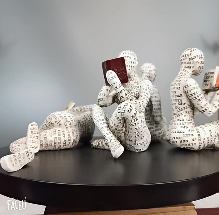 Статуя Читающей женщины, Скульптура Мыслителя, Reading woman