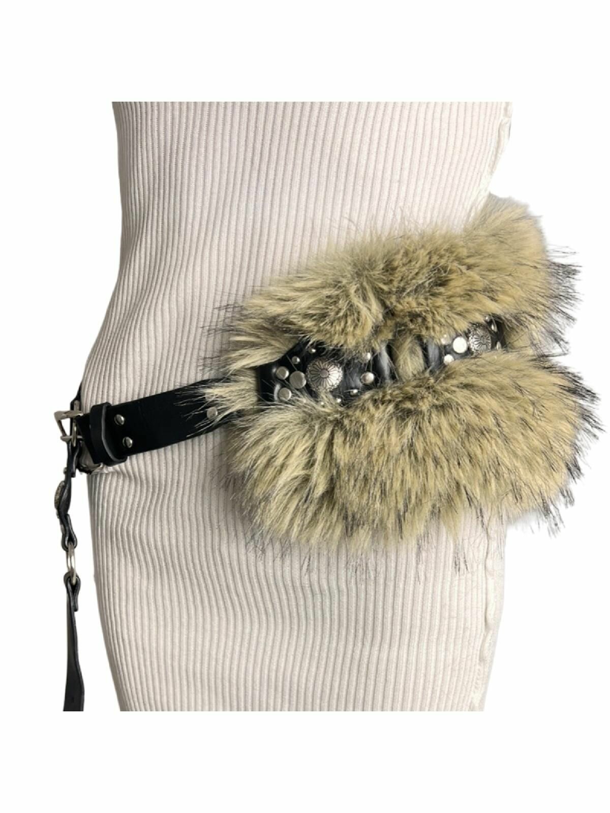 Широкий пояс с камнями и мехом