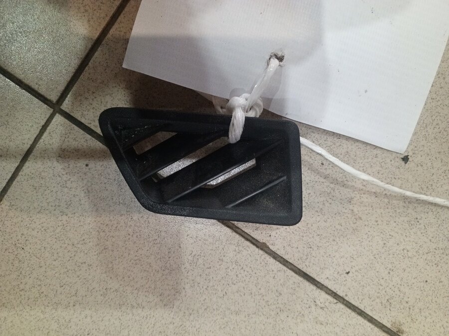 Дефлектор воздушный правый от Mazda 3 BL 2009-2013