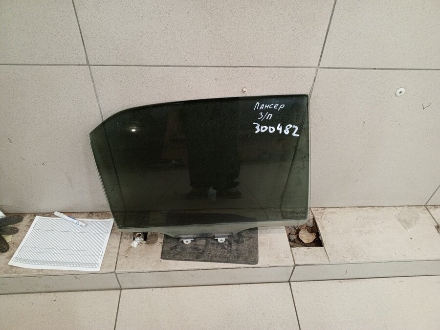Стекло двери задней правой от Mitsubishi Lancer 9 CS 2000-2008