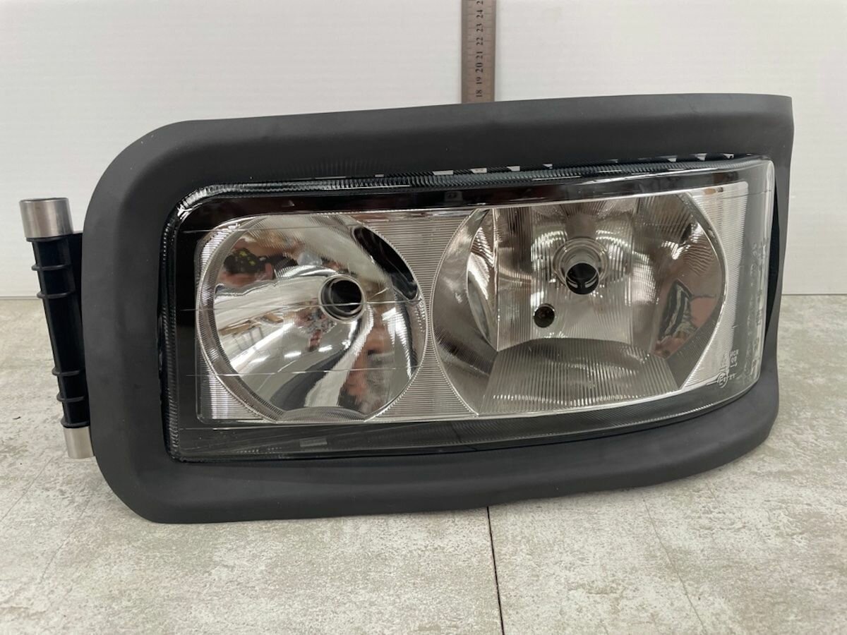 Фара в сборе левая универсальная МАН ТГА ТГС ТГЛ ТГМ с корректором с окантовкой H7/H7 (MAN)