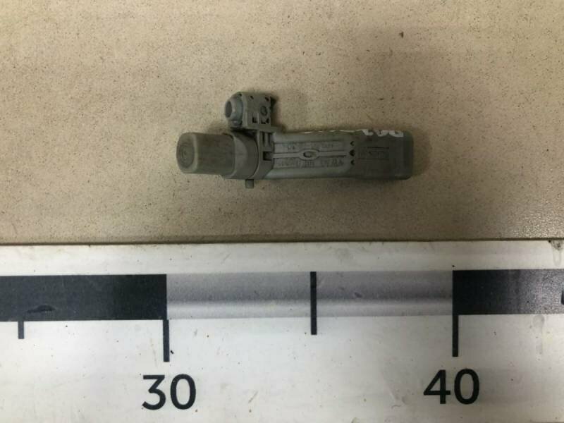 Датчик положения коленвала Skoda Octavia A7 2013 кат.номер: 04C906433A