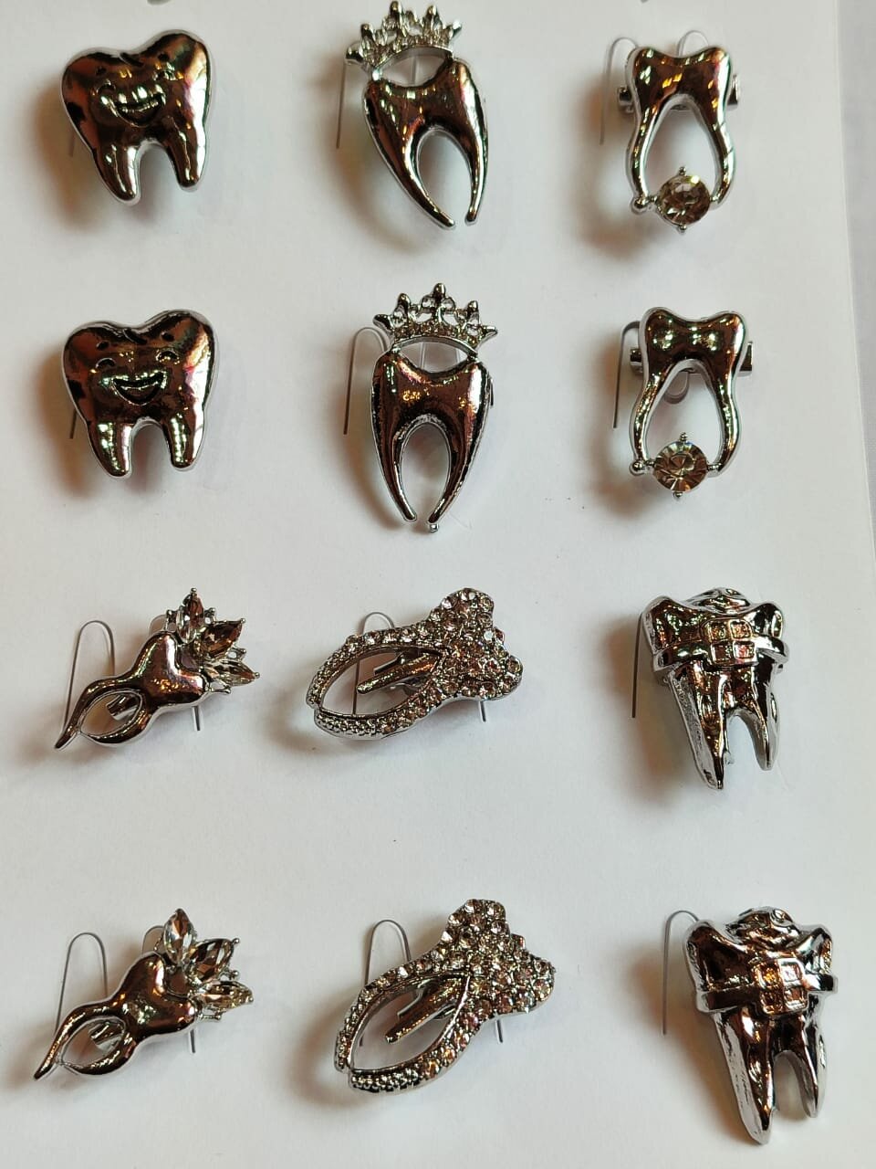 Брошь, стразы