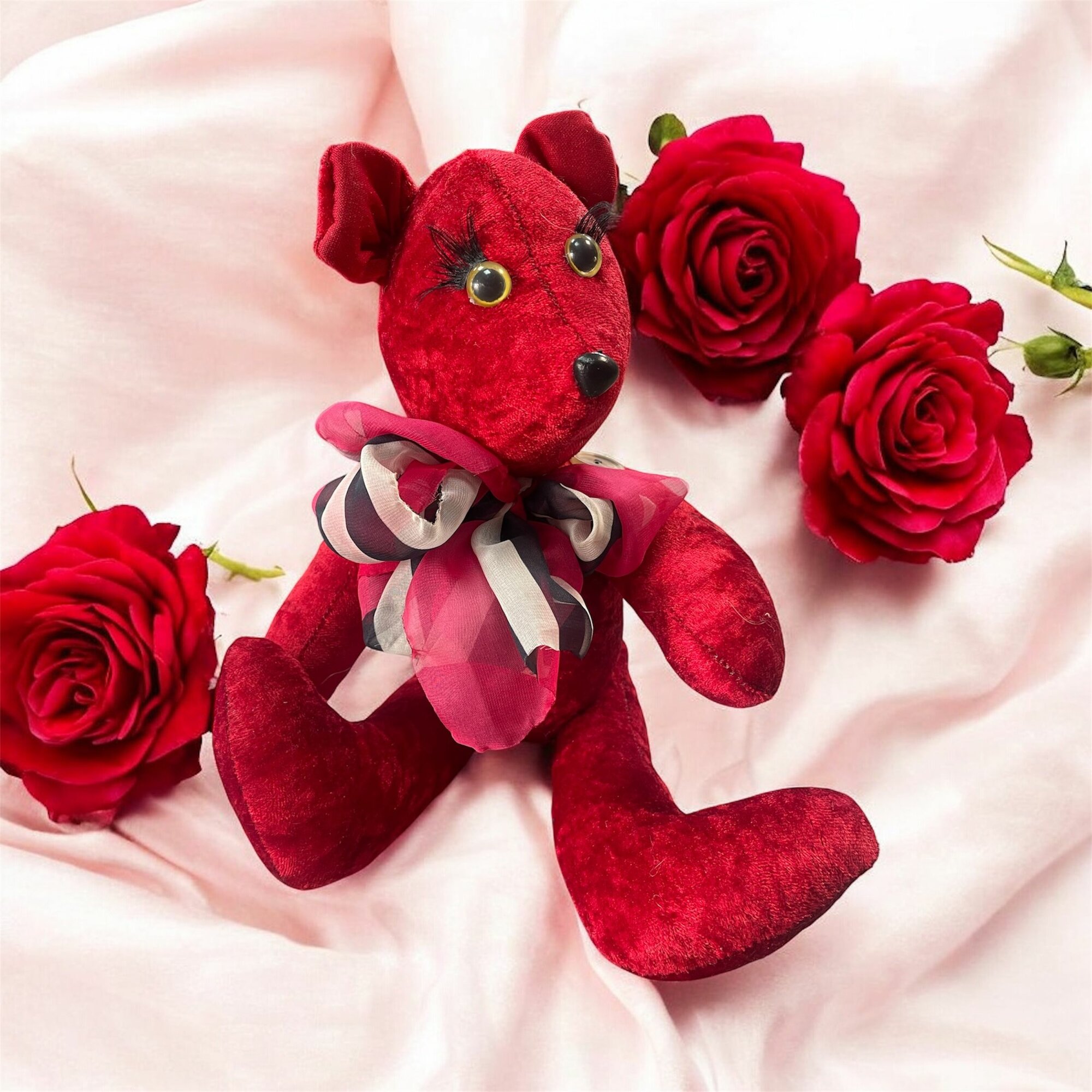 Авторская мягкая игрушка ручной работы "Красный медведь"